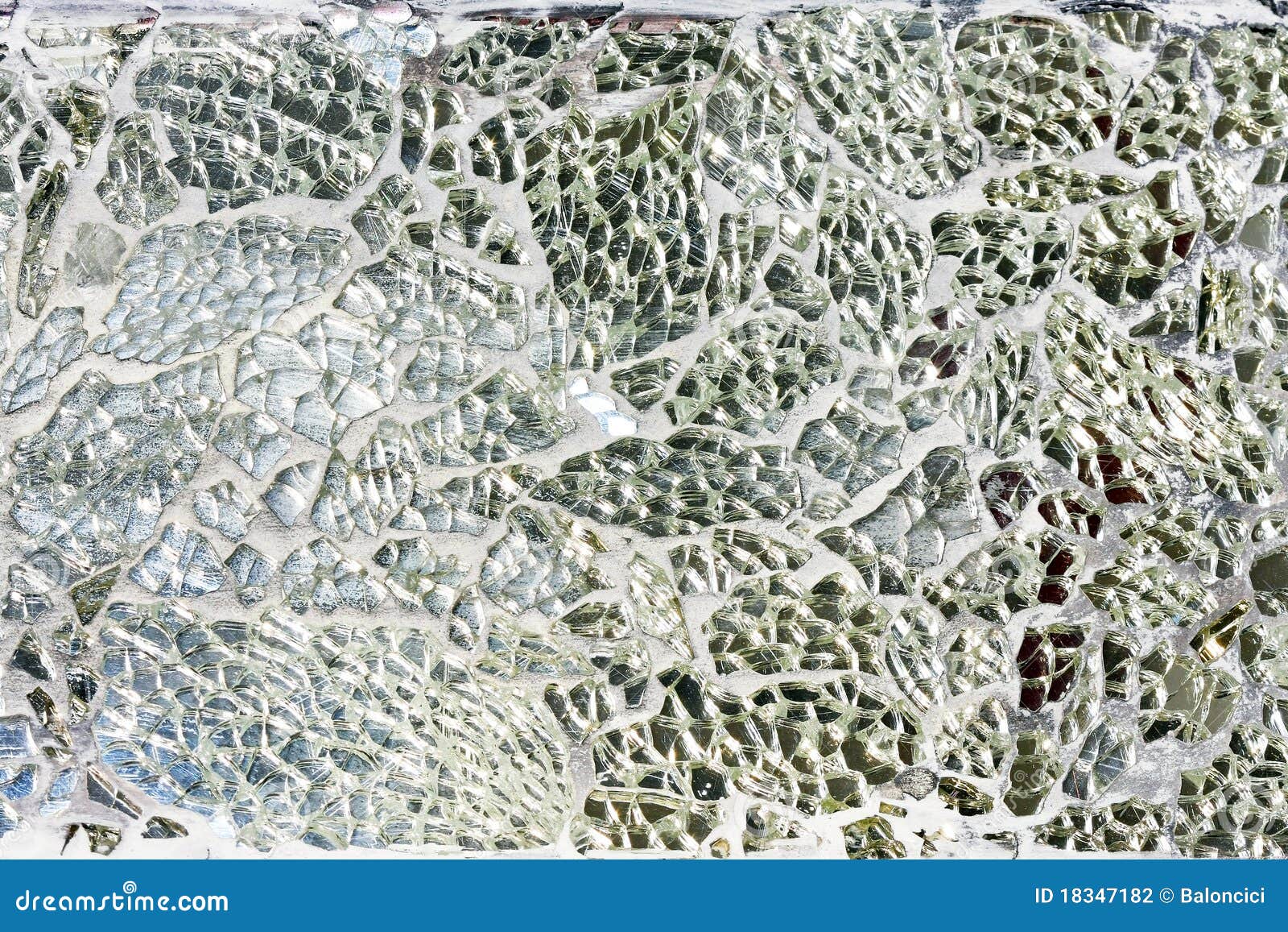 Gebrochenes Glas stockfoto. Bild von zerbrochen, stücke - 18347182