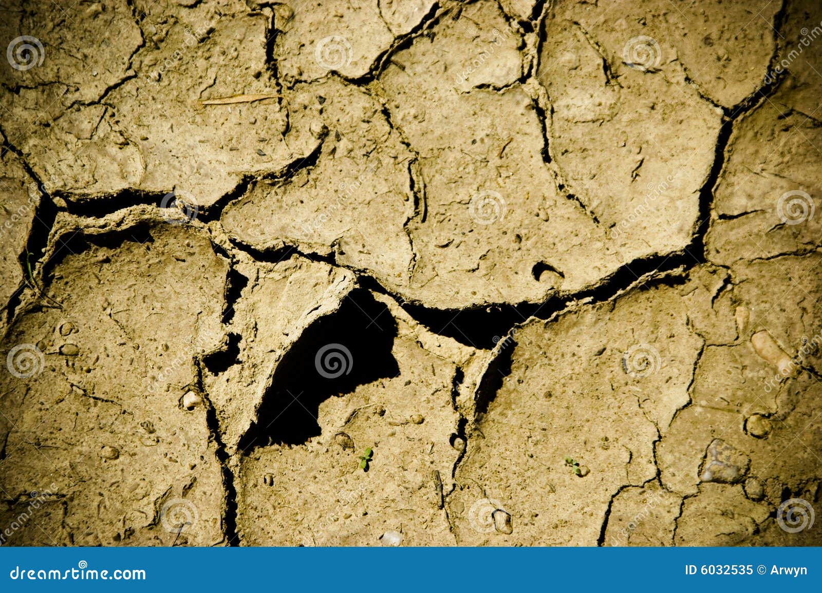 Gebroken aarde stock afbeelding. Image of gebarsten, achtergrond - 6032535
