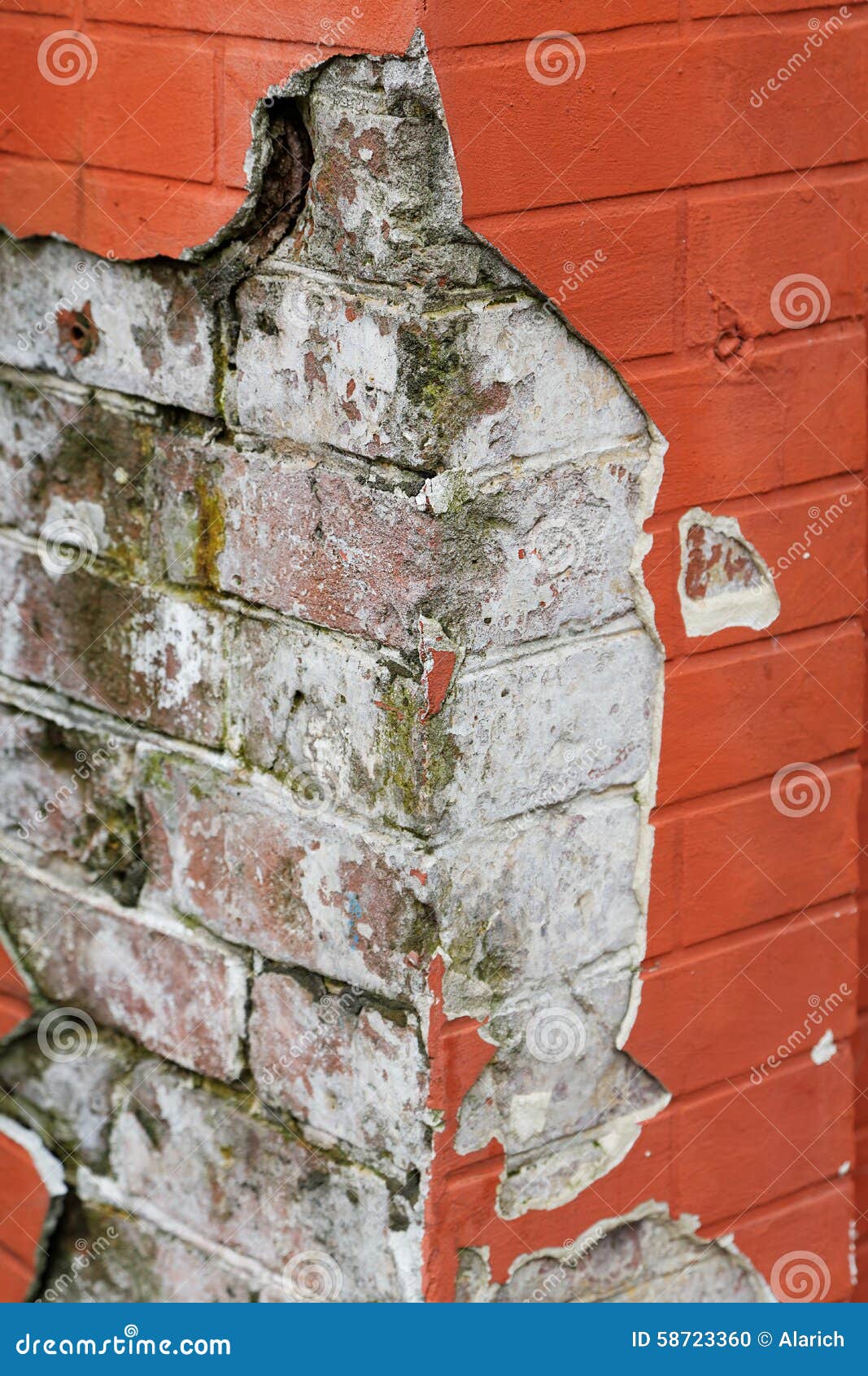 Gebroken bakstenen muur stock foto. Image of samenvouwen - 58723360