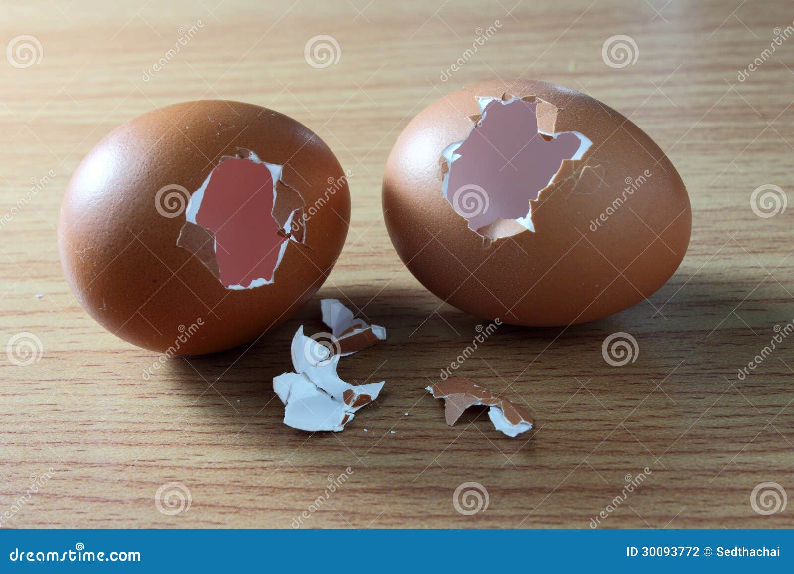 Gebroken eieren stock foto. Image of verrassing, samenvatting - 30093772