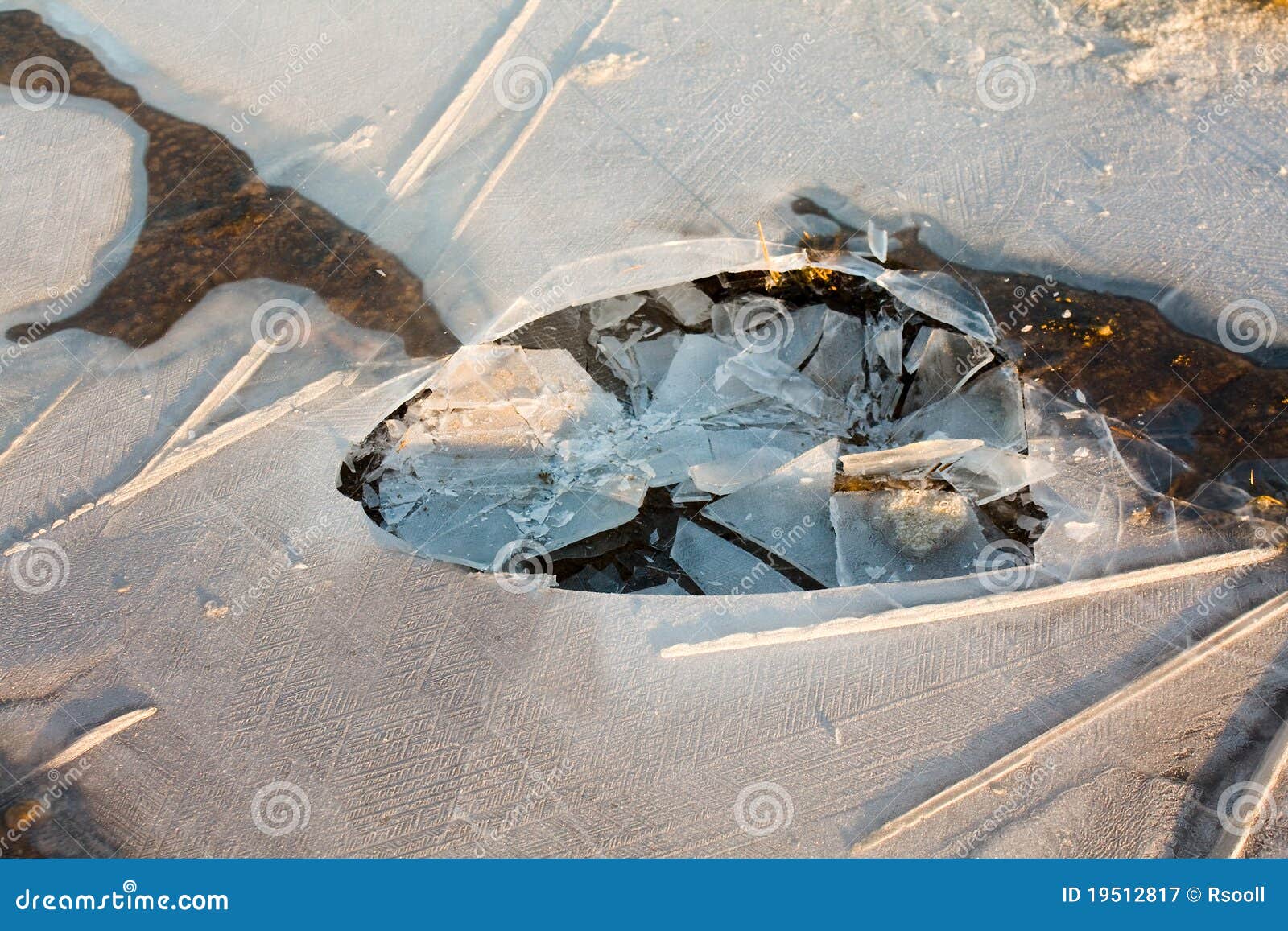 Gebroken ijs stock afbeelding. Image of grijs, breuk - 19512817