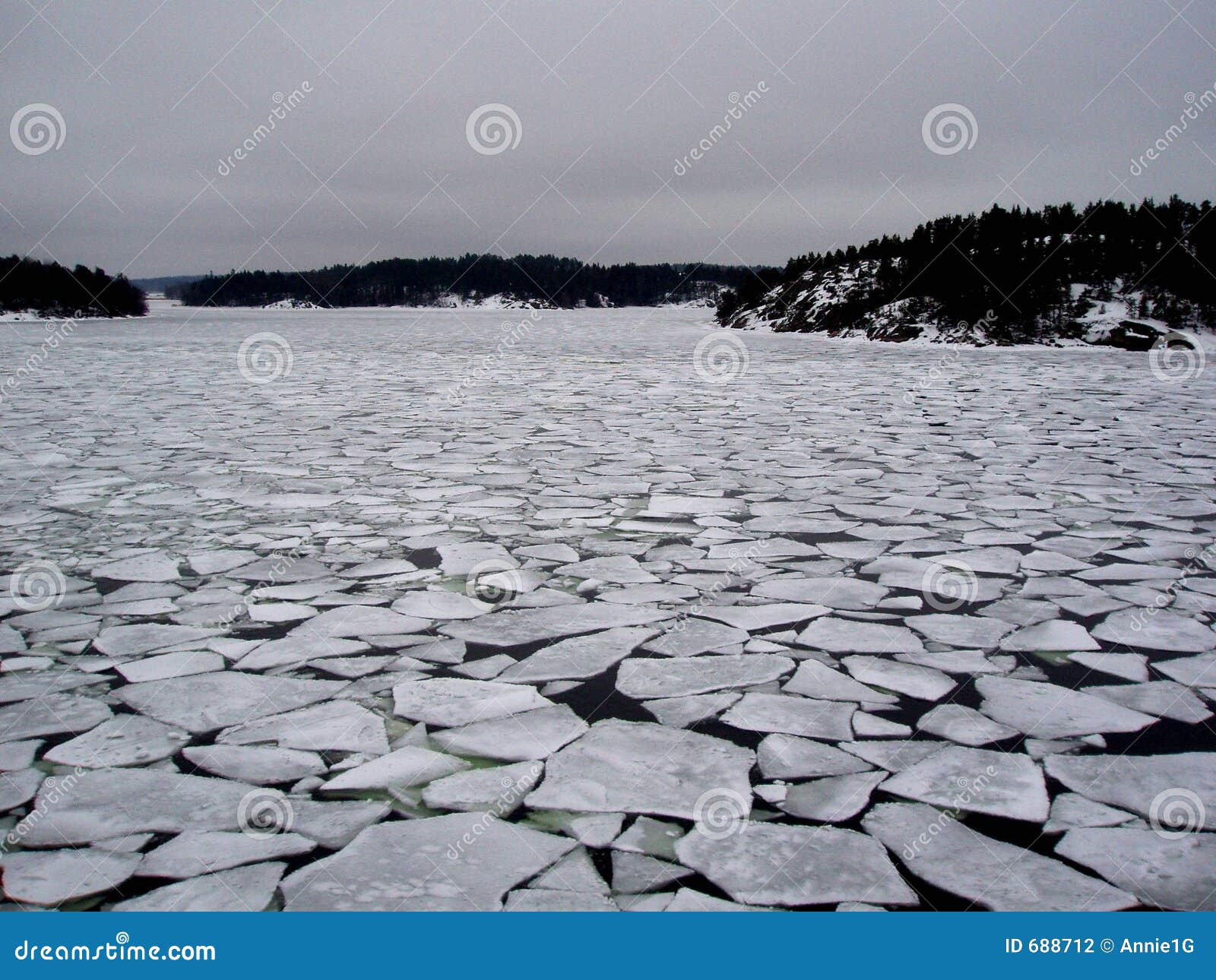 Gebroken Ijs - Finland stock foto. Image of boom, europa - 688712