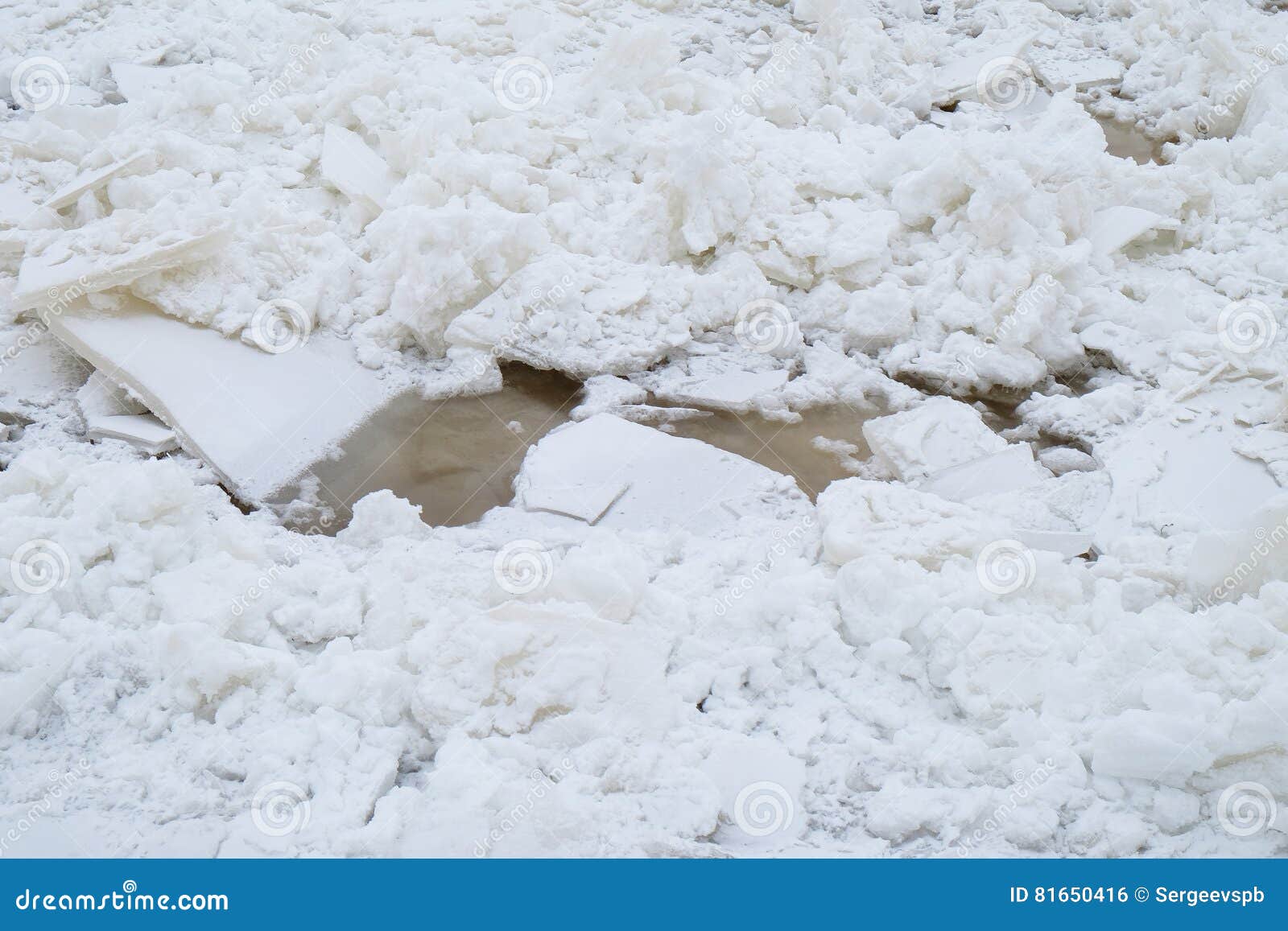 Gebroken Ijs Tijdens Vorst-omhoog Stock Foto - Image of stuk, vers ...