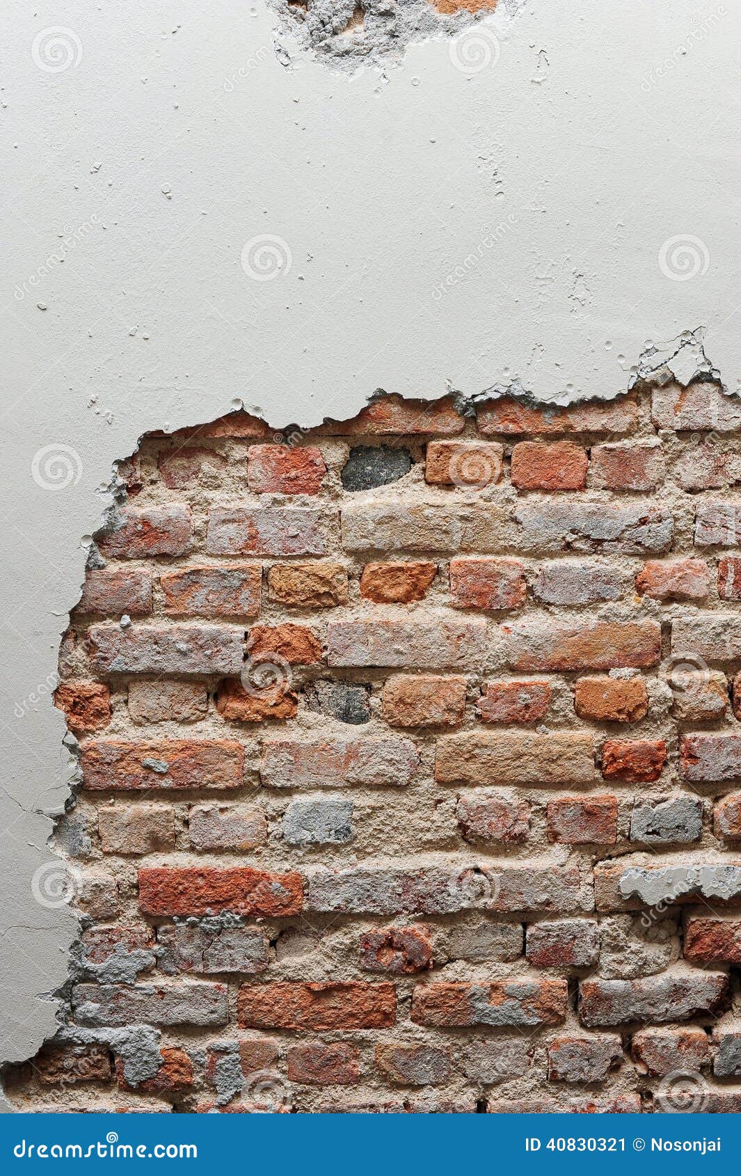 Gebroken Muur Met Rode Baksteen Stock Afbeelding - Image of sinaasappel ...