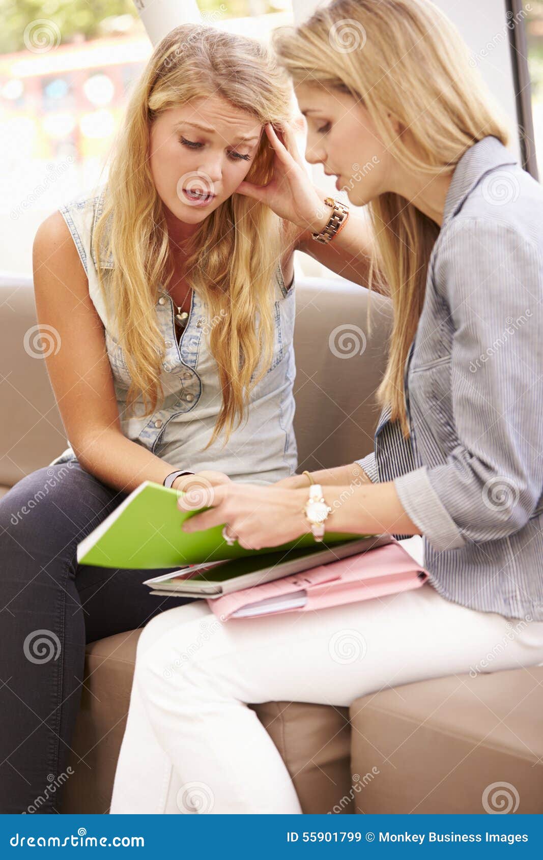 Gedeprimeerde Student Talking To Counselor Stock Afbeelding - Image of ...