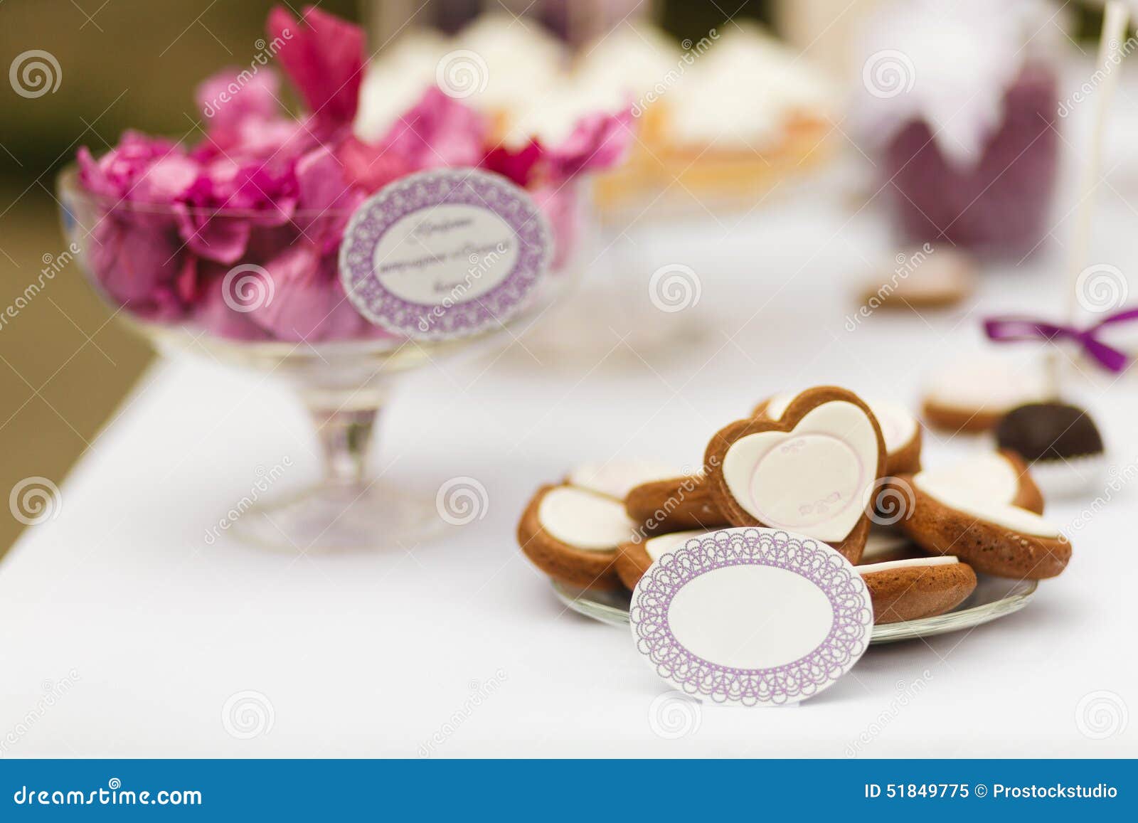 Gediente Festliche Schokoriegeltabelle Mit Buiscuits Stockbild - Bild ...