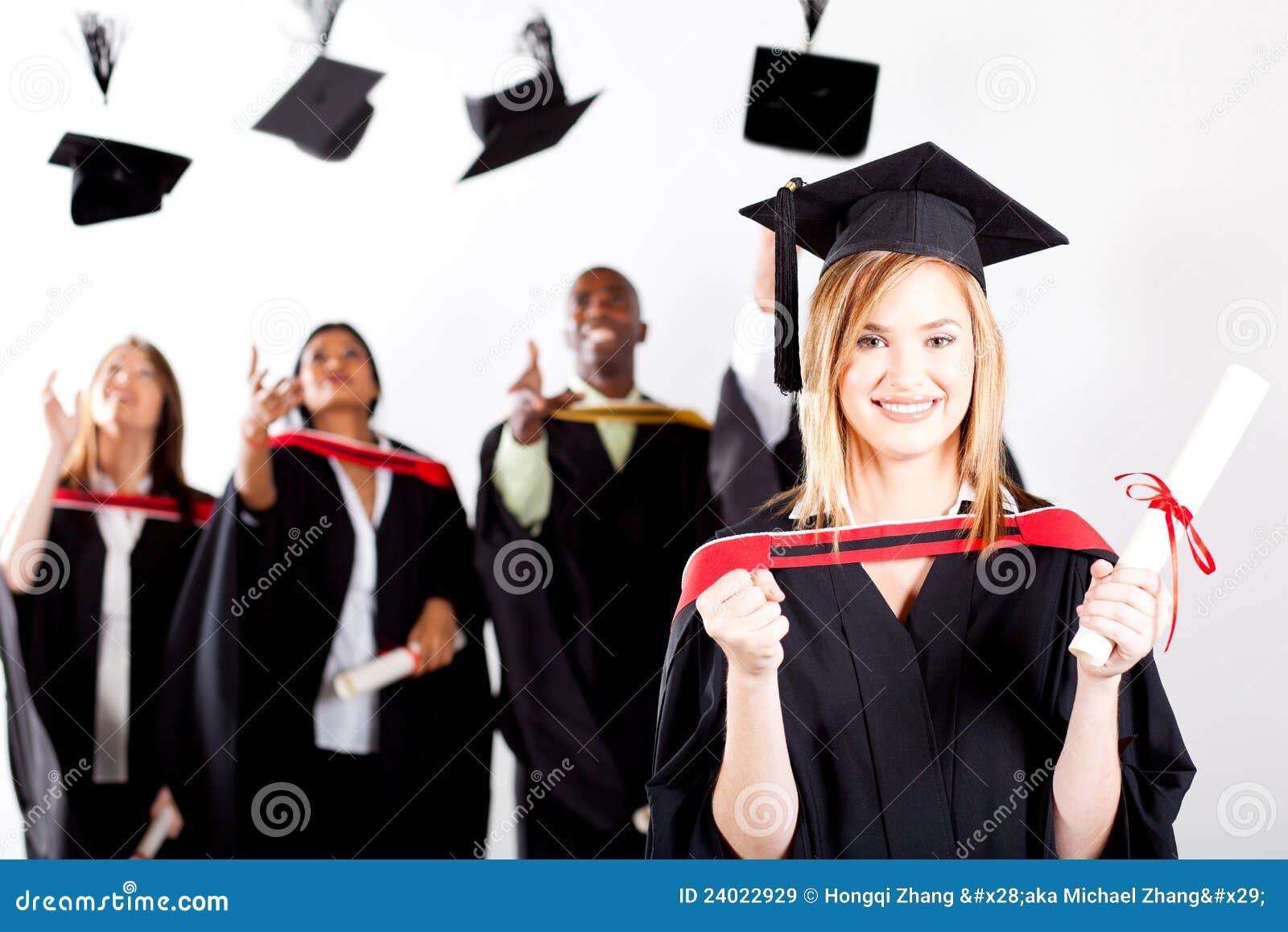 Gediplomeerde Bij Graduatie Stock Afbeelding - Image of gelukkig ...