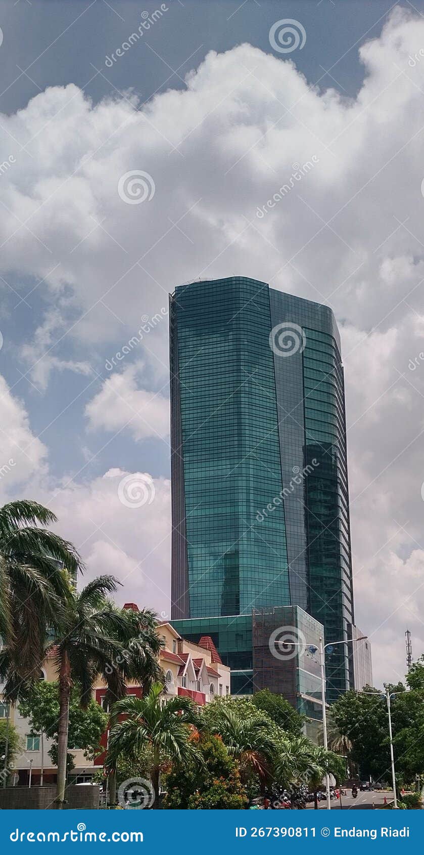 Gedung stock image. Image of high, skyline, landmark - 267390811