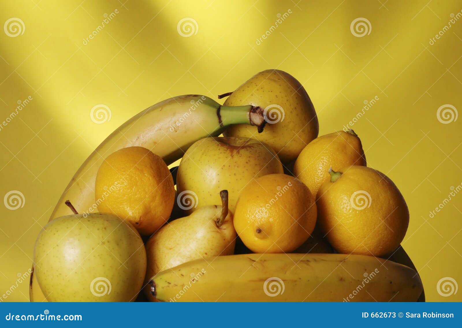 Geel Fruit stock afbeelding. Image of citroenen, appel - 662673