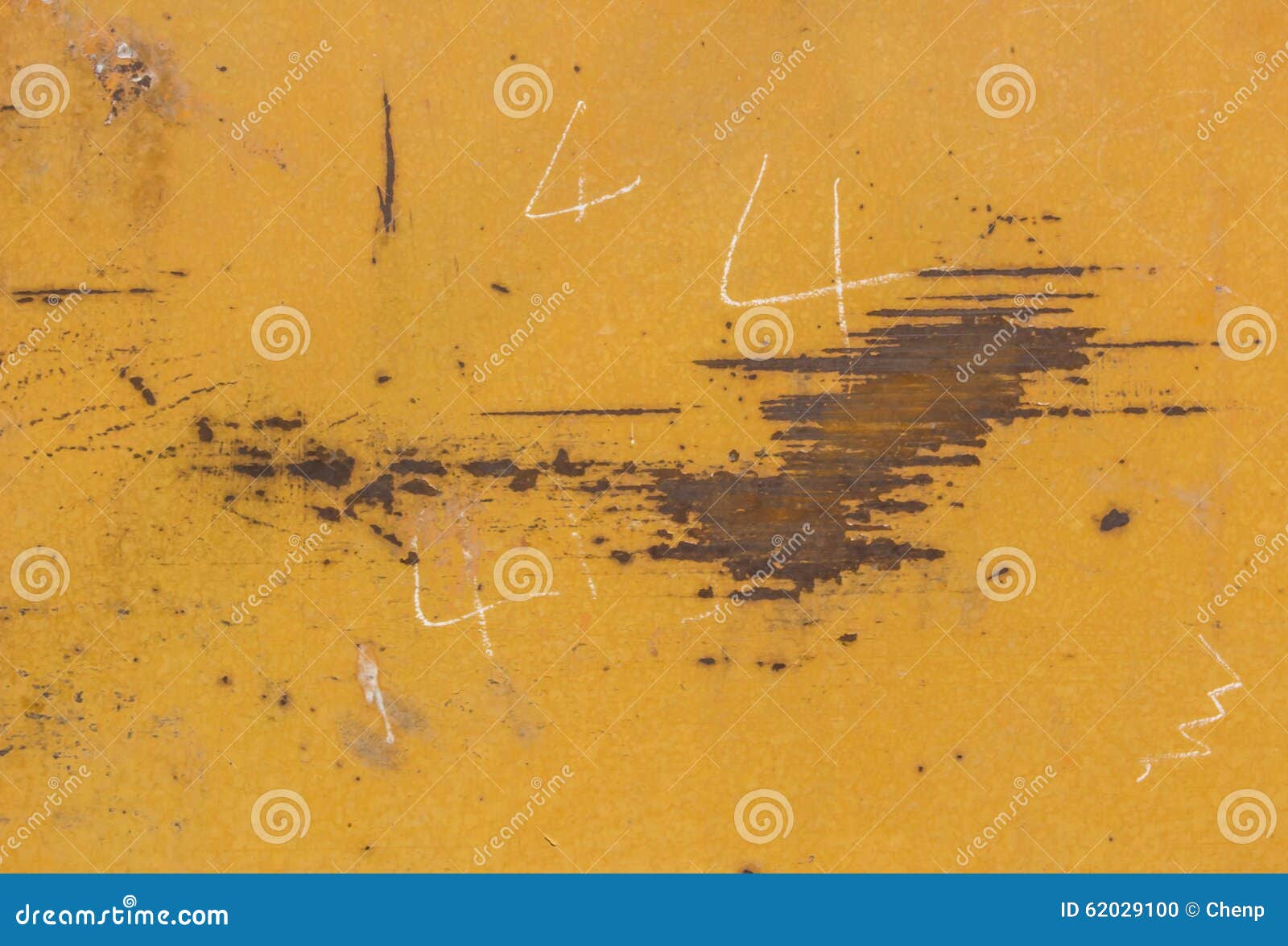 Geel verf gevlekt tin stock foto. Image of ijzer, sinaasappel - 62029100