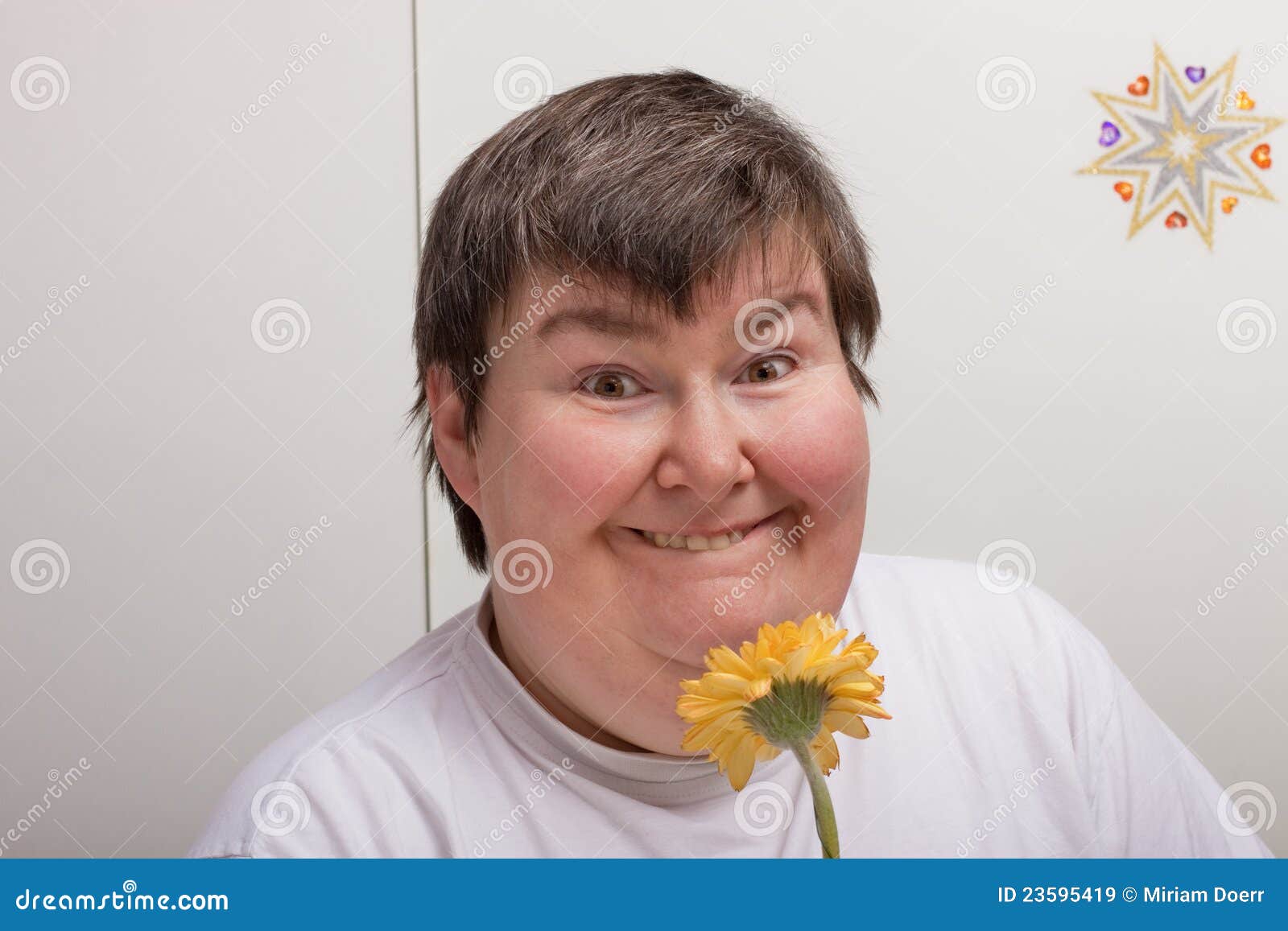 Geestelijk - Gehandicapte Vrouw Met Bloem Stock Afbeelding - Image of ...