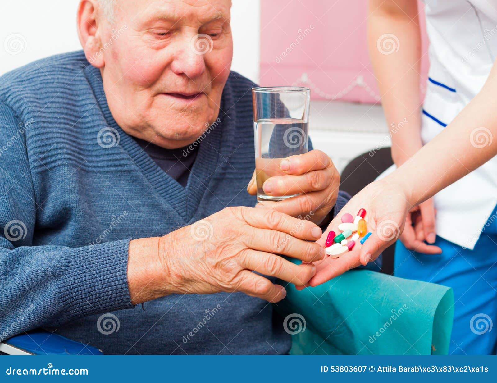 Geestelijke Ziekte in De Bejaarden Stock Afbeelding - Image of helpen ...
