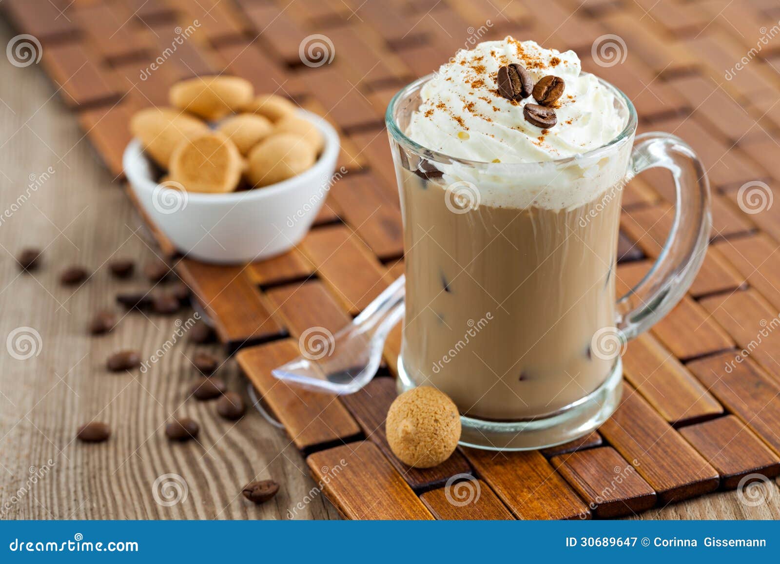Gefrorener Kaffee mit Eis stockbild. Bild von frisch - 30689647
