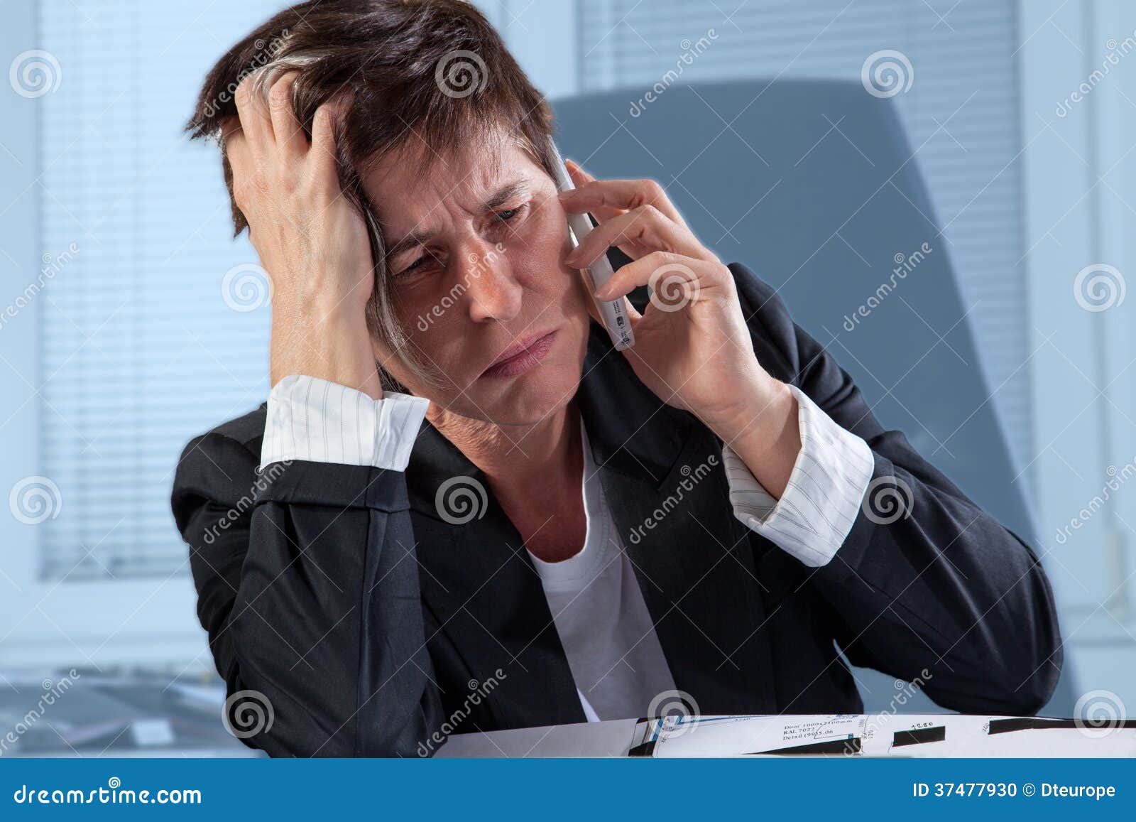 Gefrustreerd Telefoongesprek Stock Foto - Image of beroep, uitdrukking ...