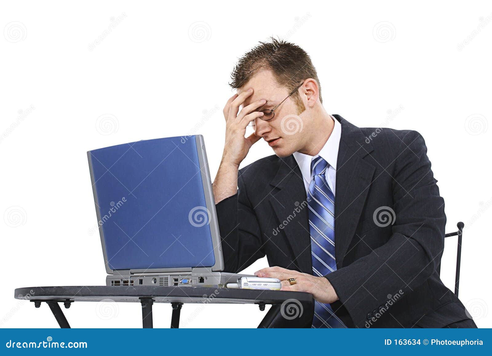 Gefrustreerde BedrijfsMens in Kostuum Met Computer Stock Foto - Image ...