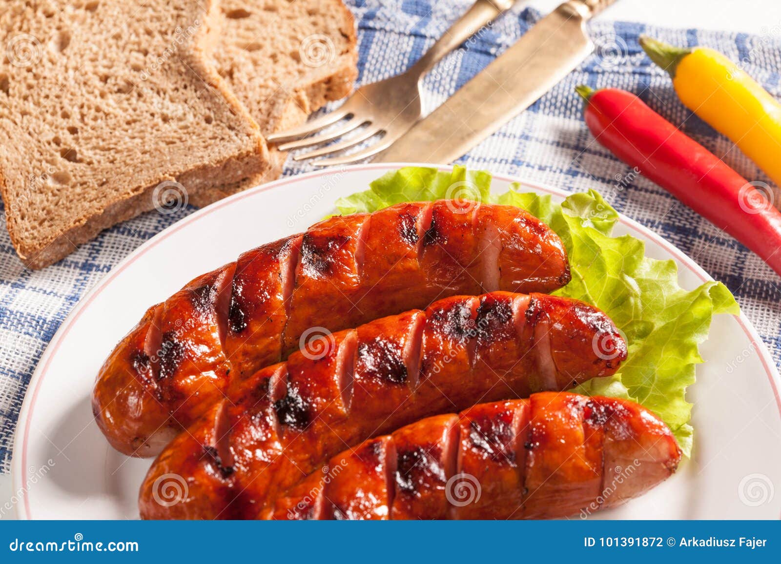 Gegrillte Wurst stockfoto. Bild von frisch, mahlzeit - 101391872