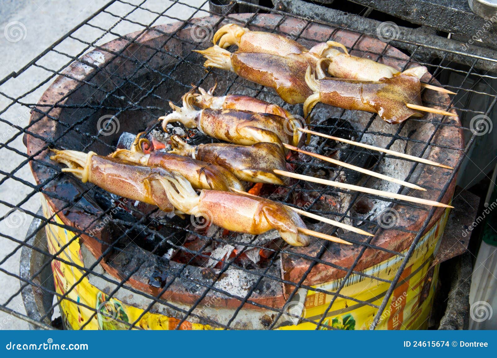 Gegrillter Kalmar stockfoto. Bild von kochen, exotisch - 24615674