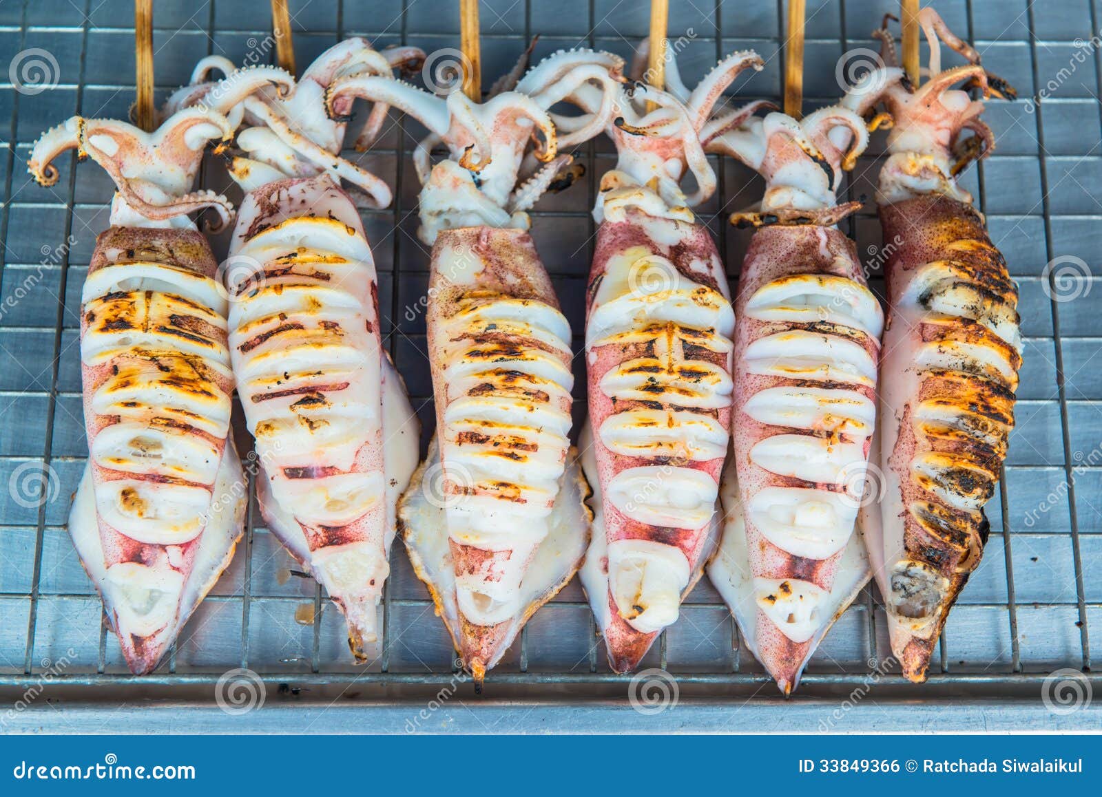 Gegrillter Kalmar stockfoto. Bild von essen, nave, frisch - 33849366
