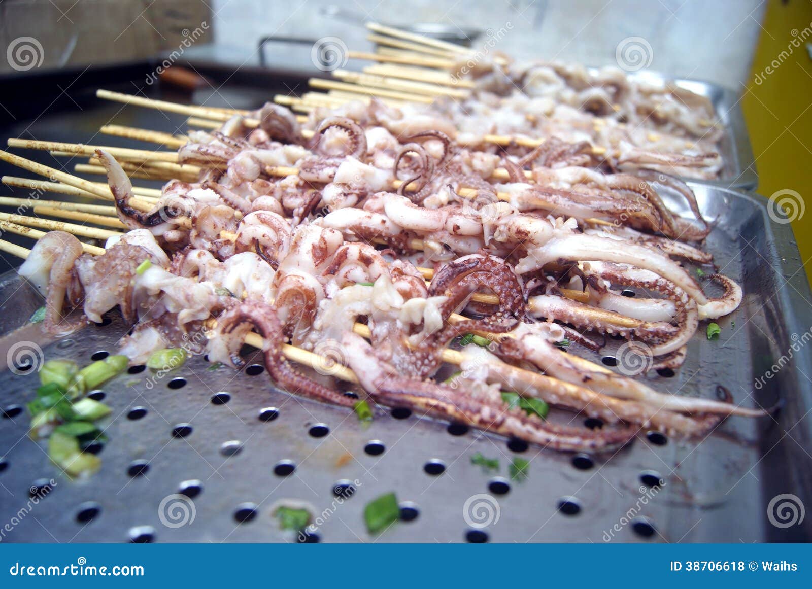 Gegrillter Kalmar stockfoto. Bild von kalmar, grill, imbisse - 38706618