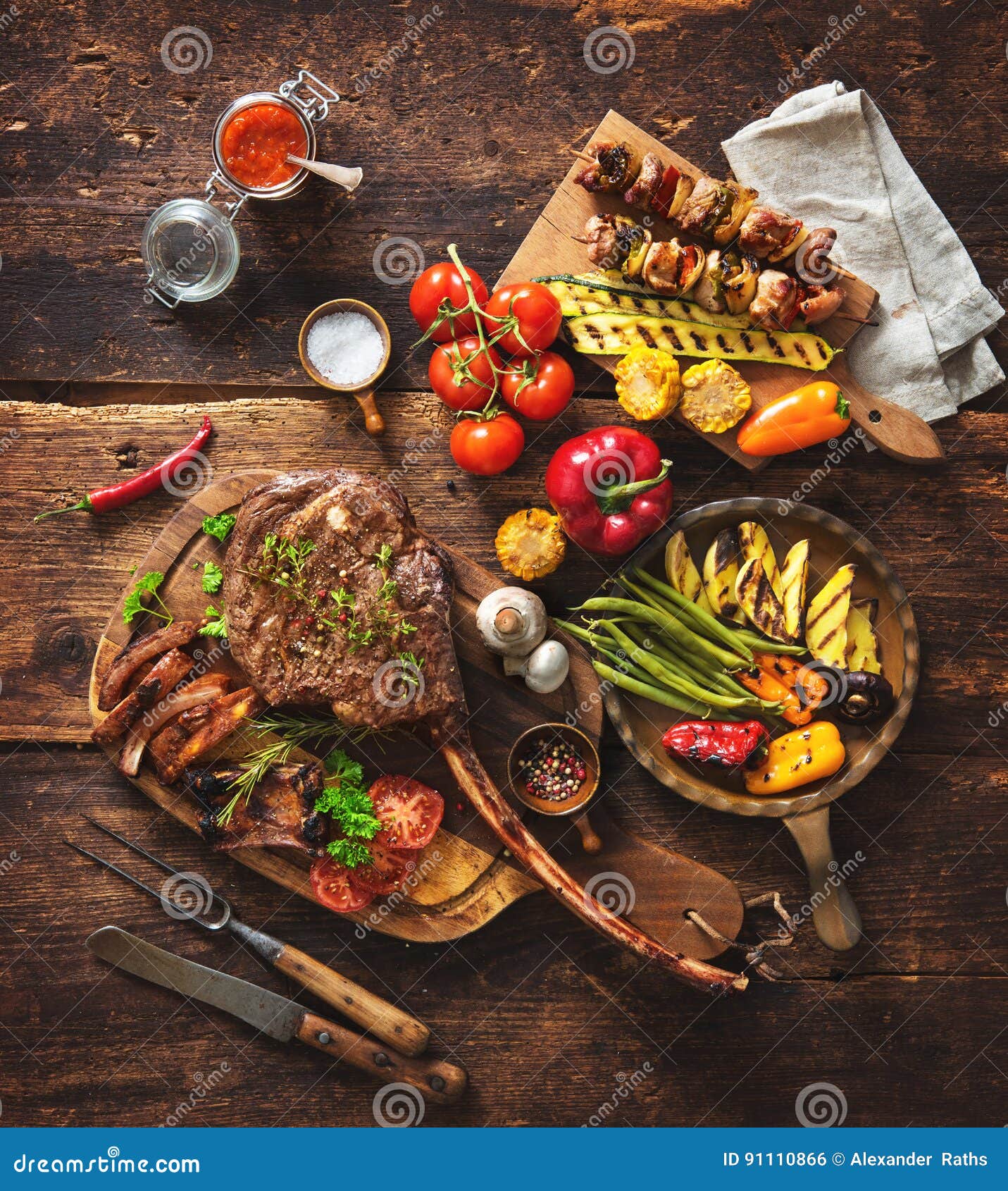 Gegrilltes Fleisch Und Gemüse Stockfoto - Bild von auge, würze: 91110866