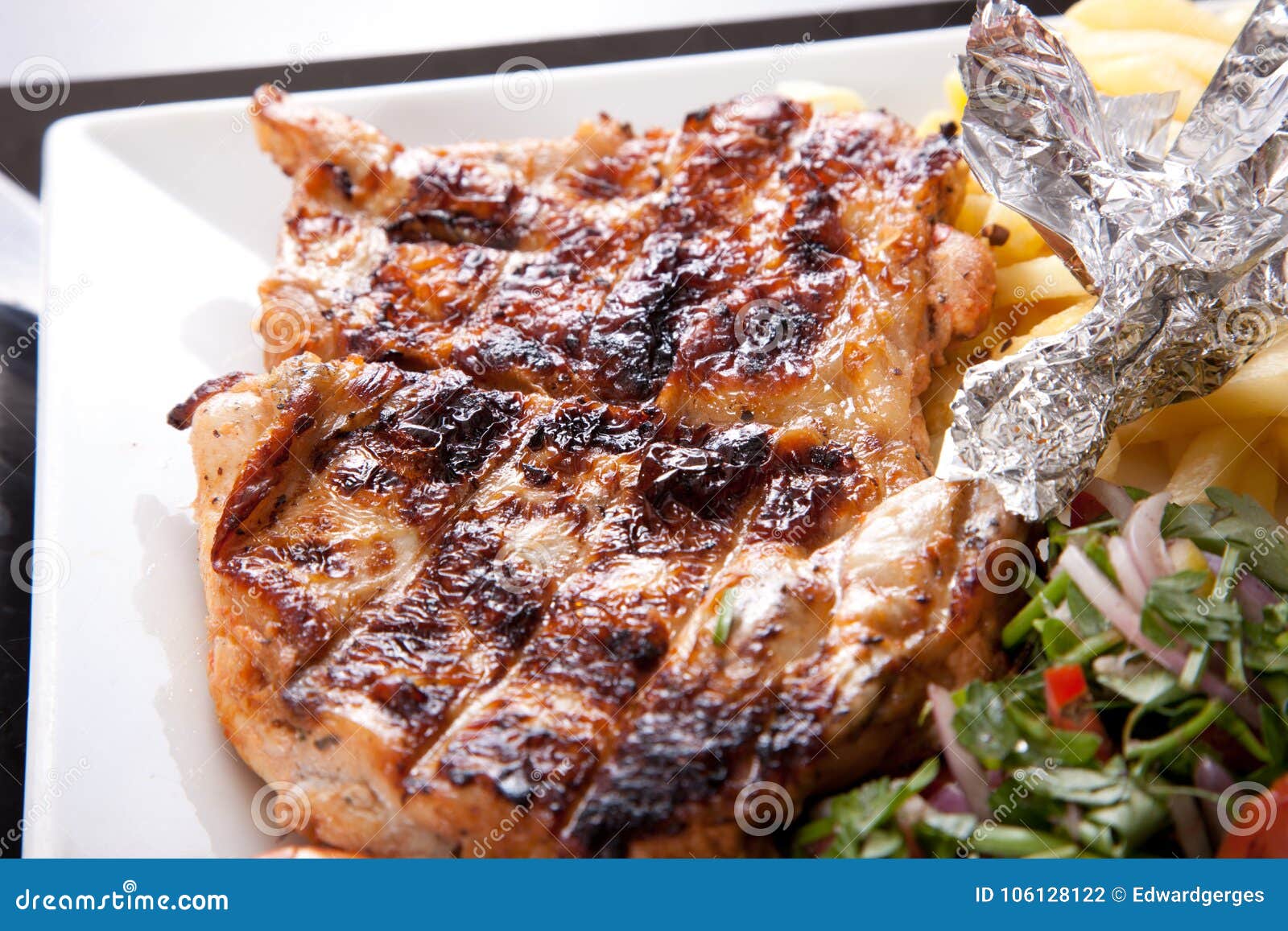 Gegrilltes Huhn stockfoto. Bild von französisch, östlich - 106128122