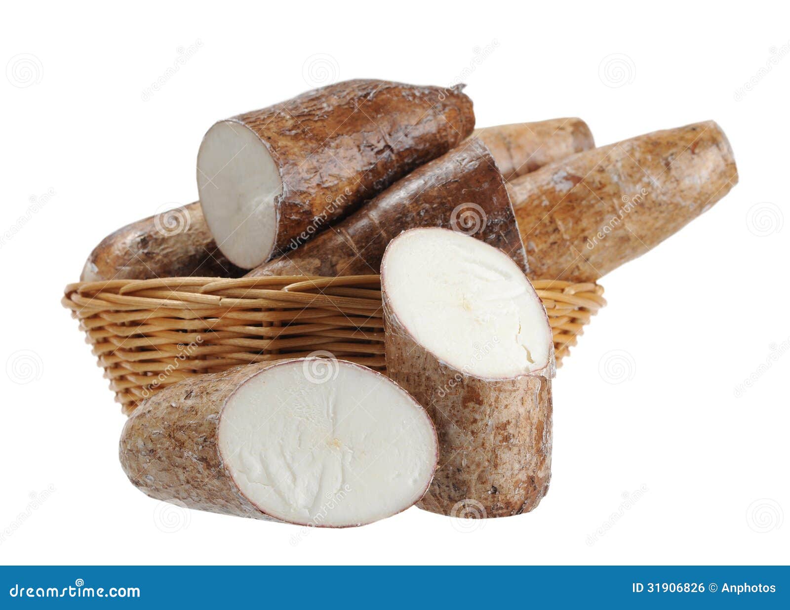 Gehackte und ganze Manioka stockfoto. Bild von tropisch - 31906826