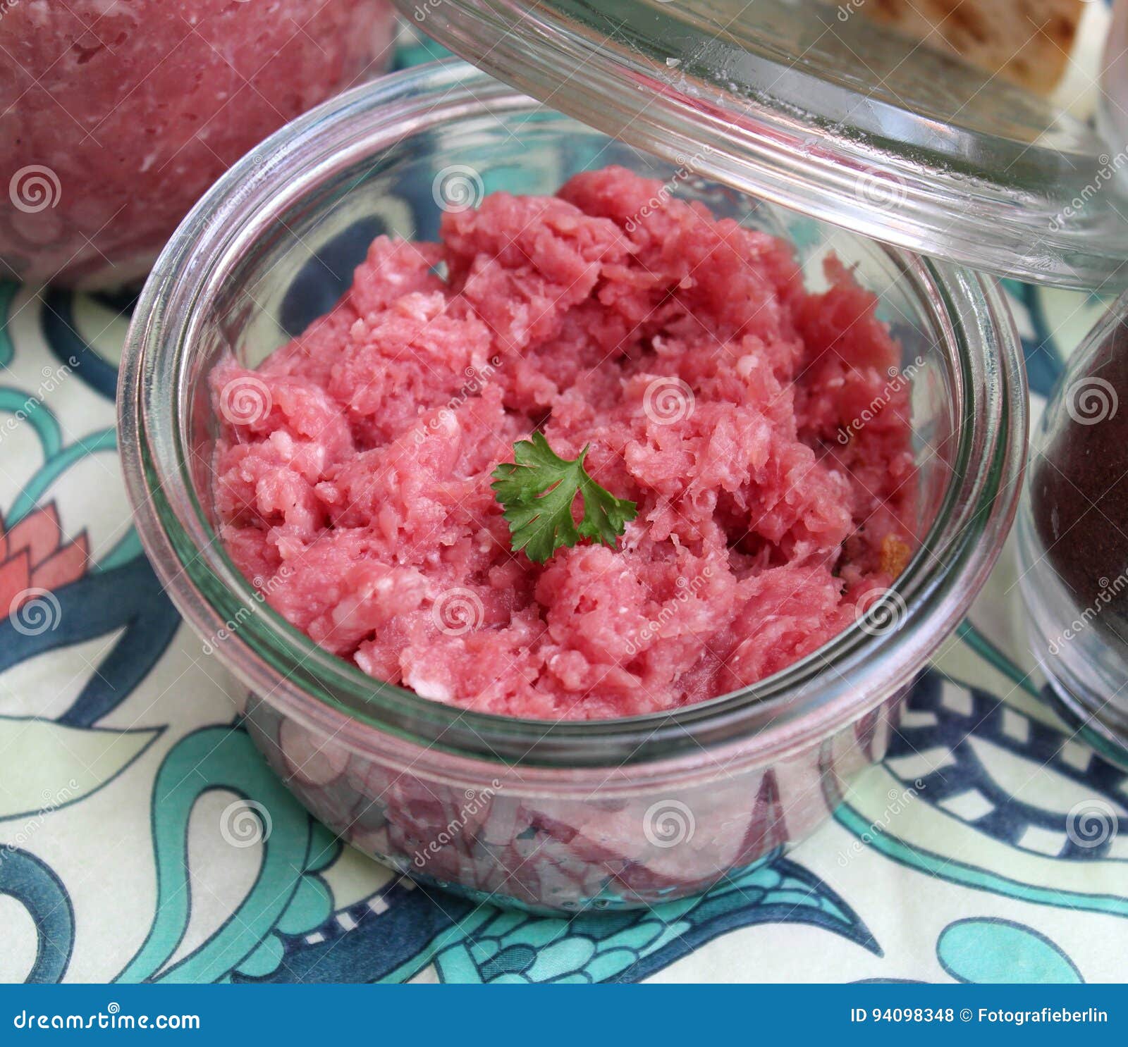 Gehacktes Fleisch stockfoto. Bild von rindfleisch, essen - 94098348