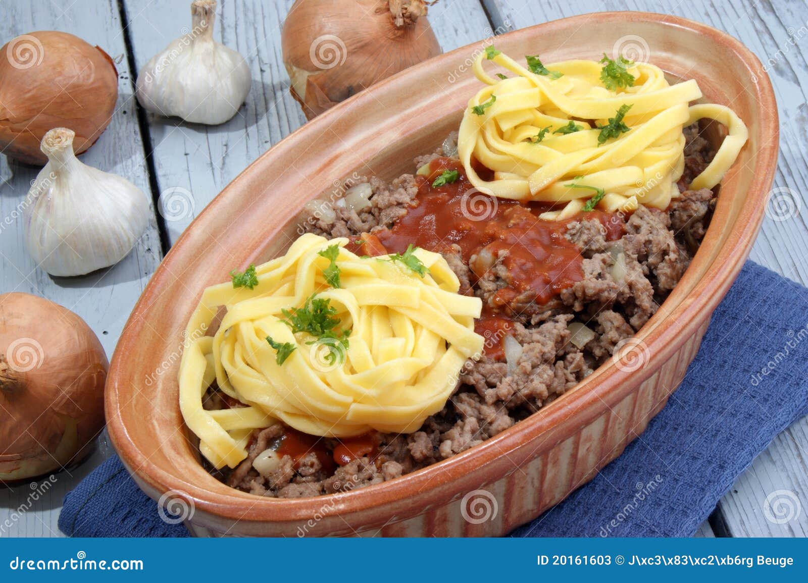 Gehacktes Fleisch Mit Tagliatelle Stockbild - Bild von schweinefleisch ...