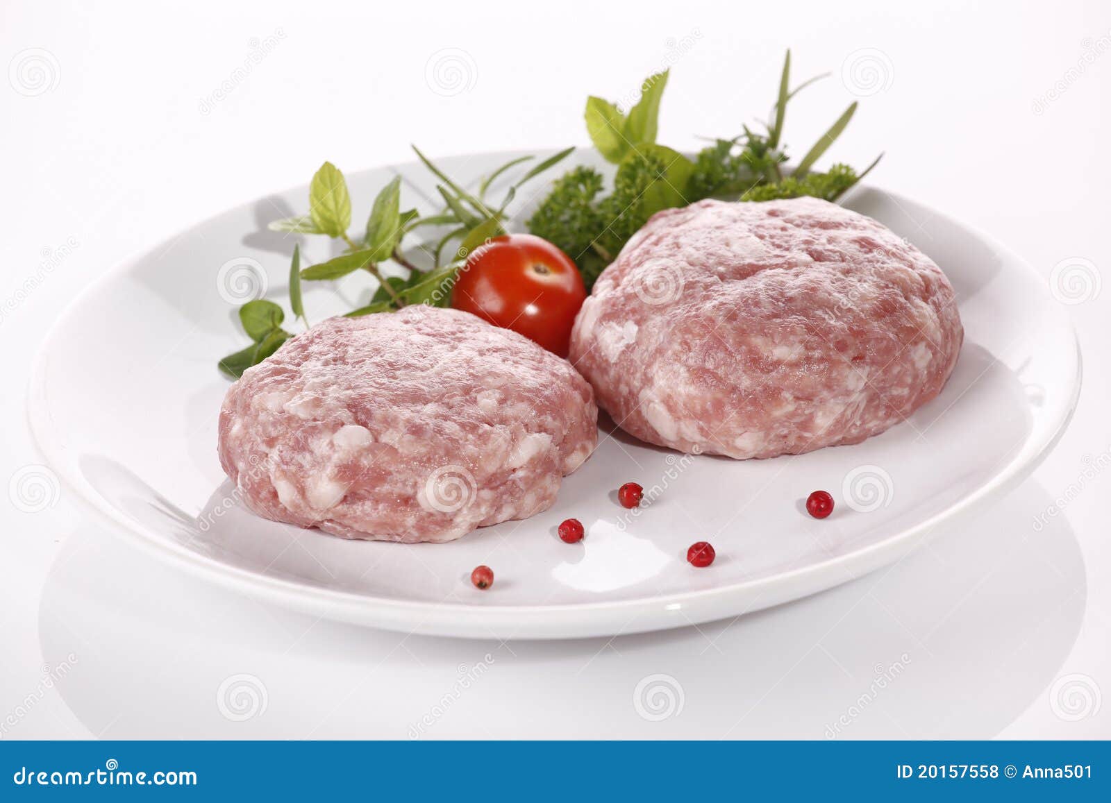 Gehacktes rohes Fleisch stockfoto. Bild von nahrung, fleischklöschen ...