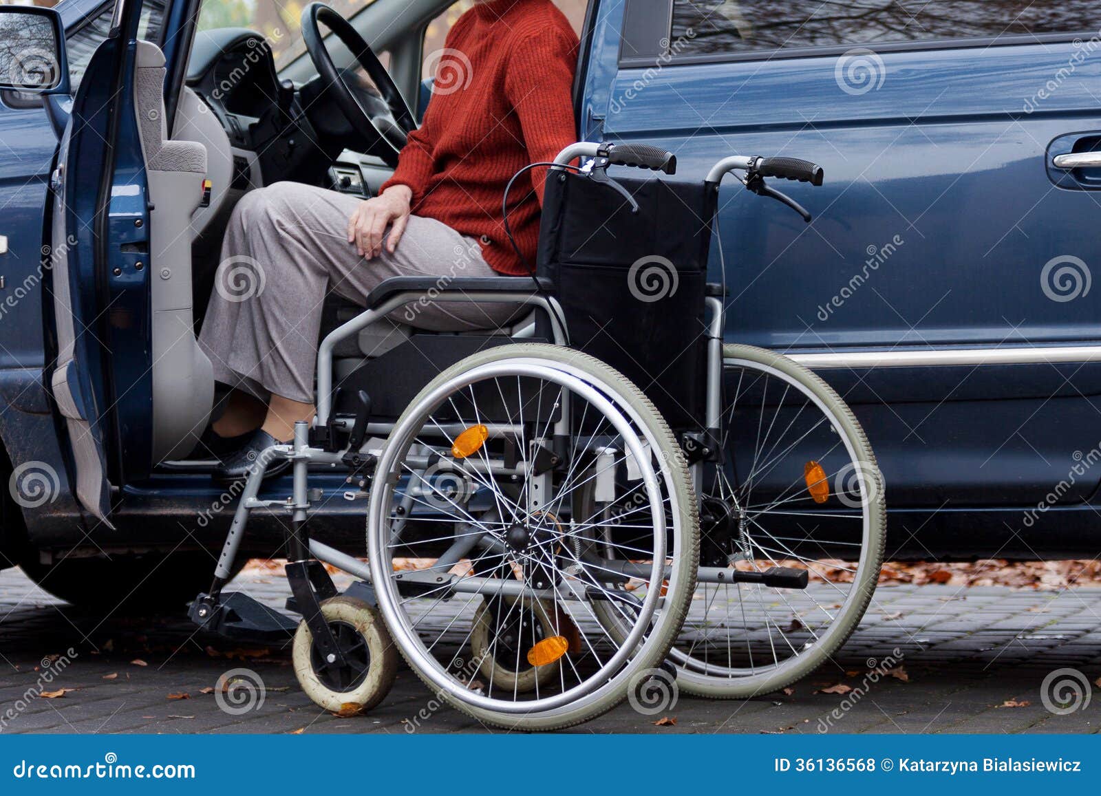 Gehandicapte bestuurder stock foto. Image of fysiek, vrouw - 36136568