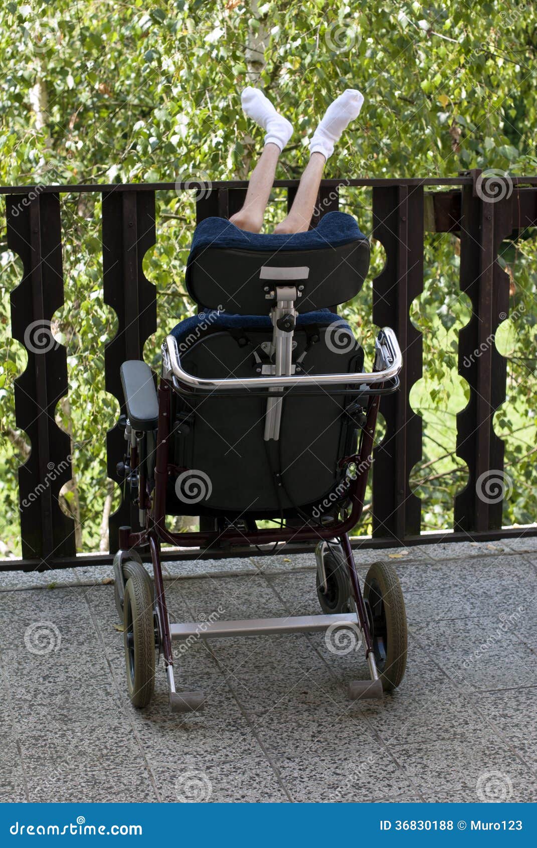 Gehandicapte Persoon in Rolstoel Stock Foto - Image of medisch ...
