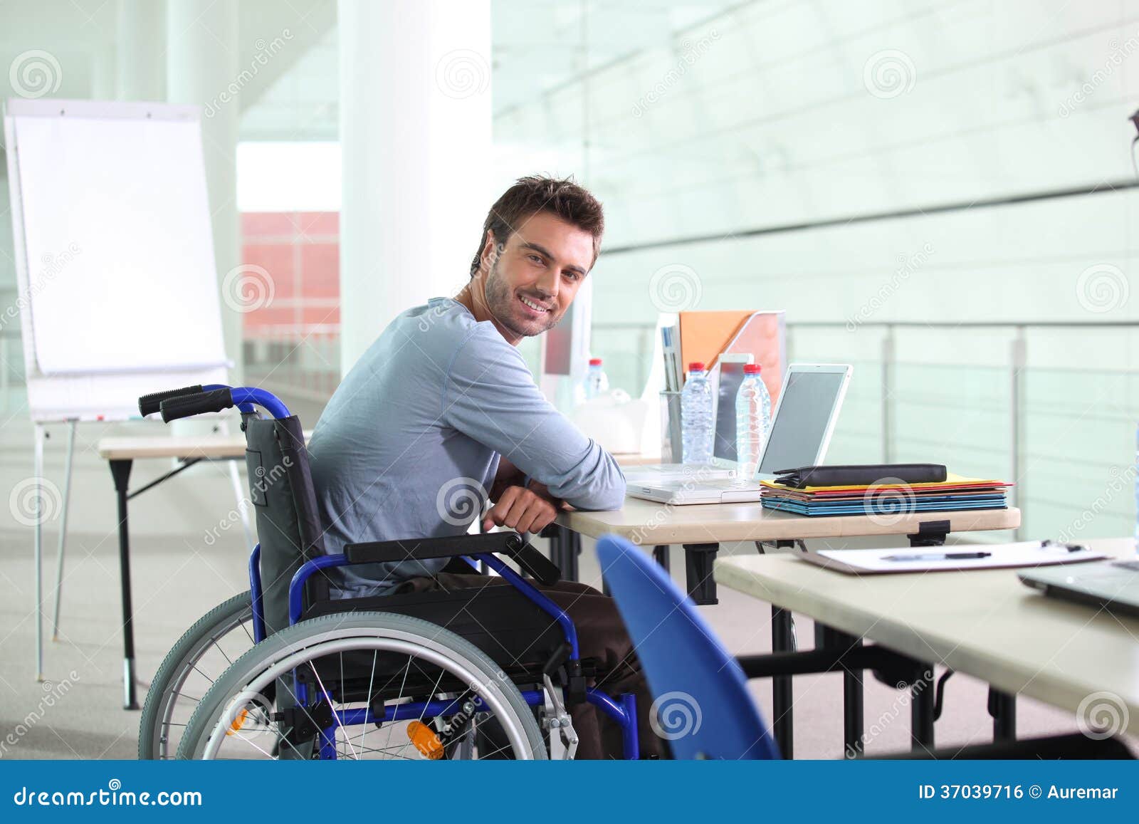 Gehandicapte werknemer stock foto. Image of werknemer - 37039716