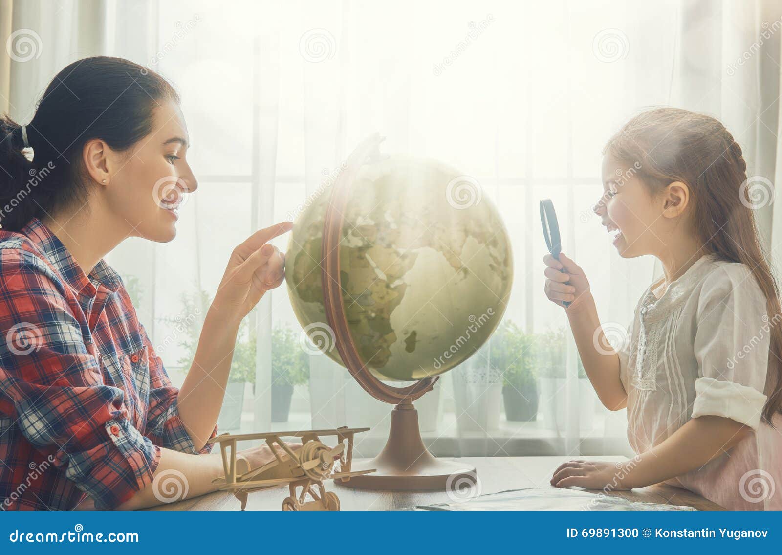 Gehen Sie Auf Ein Abenteuer! Stockfoto - Bild von leute, familie: 69891300