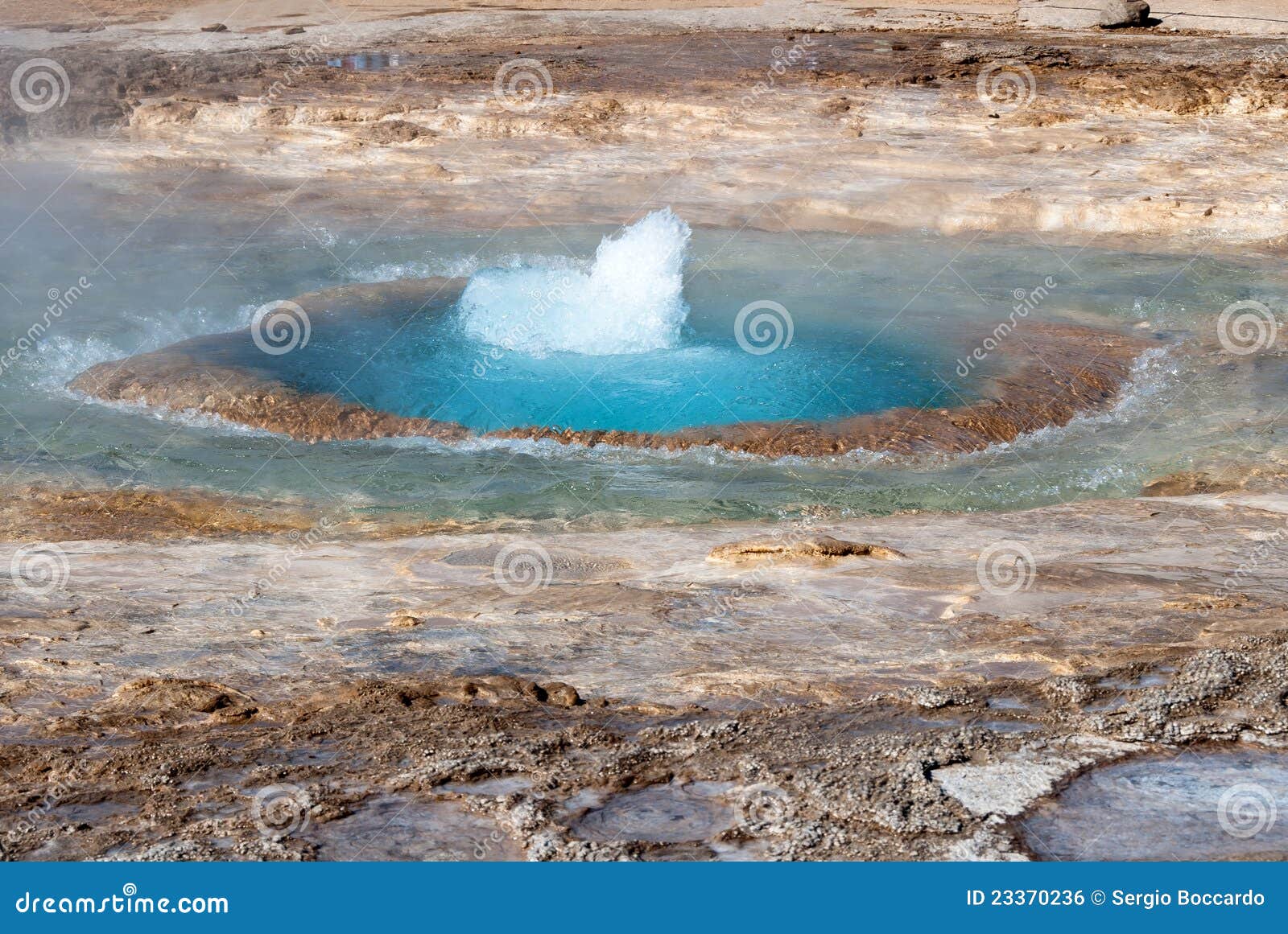 Geiser stock foto. Image of geothermisch, zwavel, ijsland - 23370236
