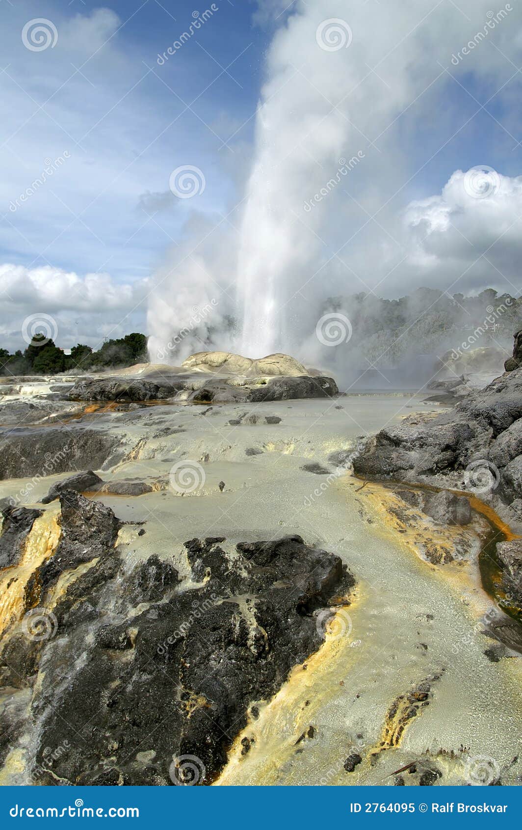 Geiser stock afbeelding. Image of reis, hydrothermaal - 2764095