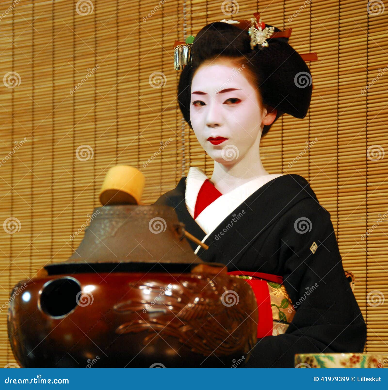 Geisha tea ceremony editorial stock image. Image of black - 41979399