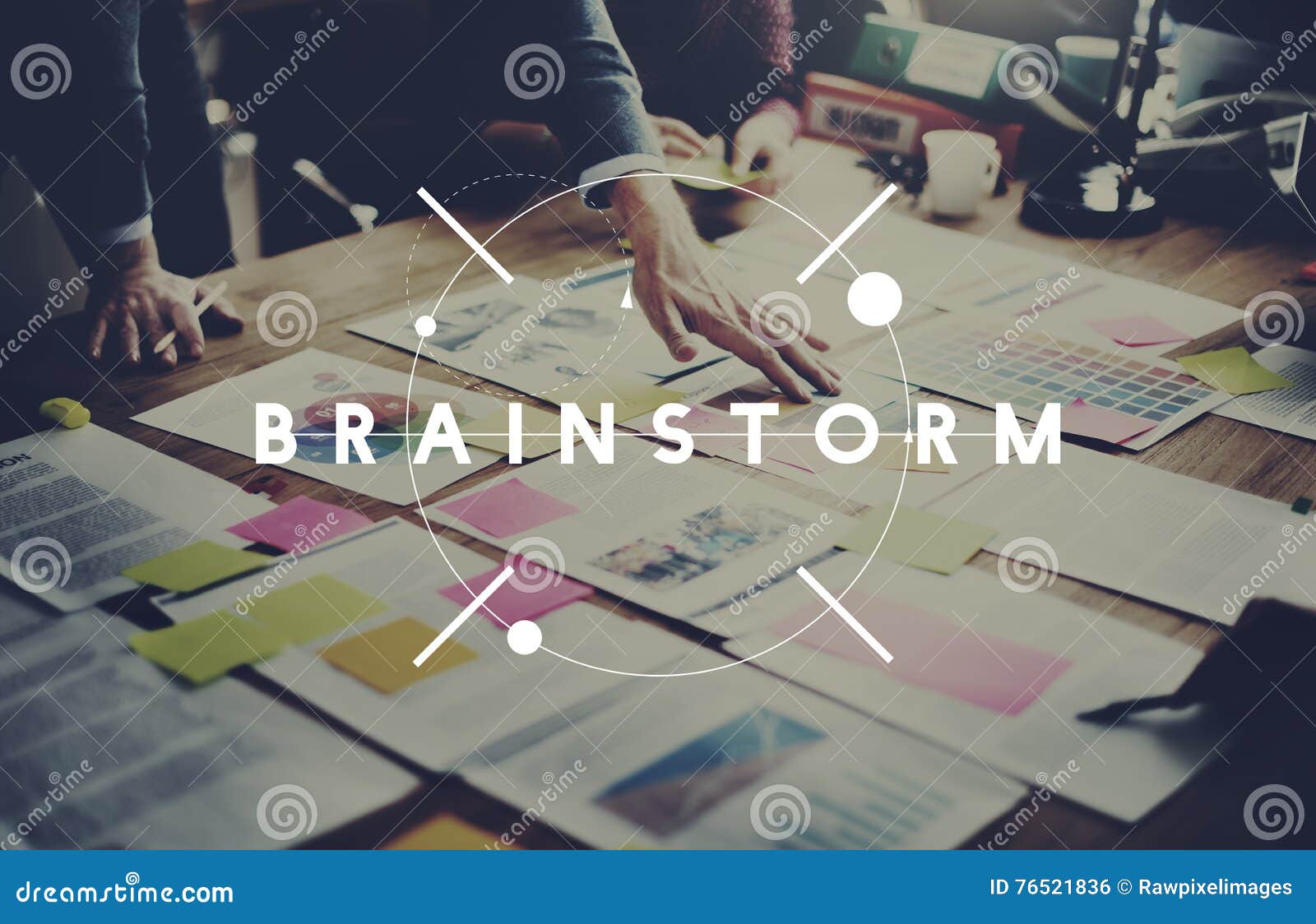 Geistesblitz-Brainstorming-denkende Sitzungs-Planung, Die Conce Teilt ...