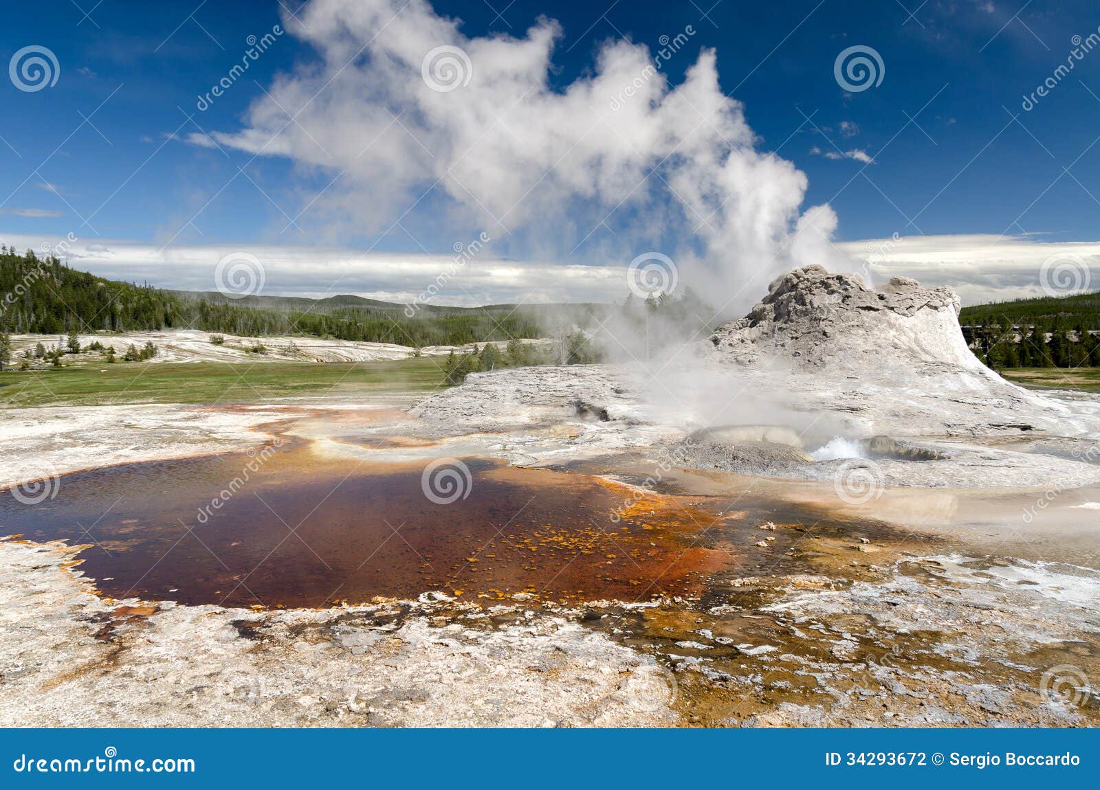 Gejzer w Yellowstone zdjęcie stock. Obraz złożonej z lato - 34293672