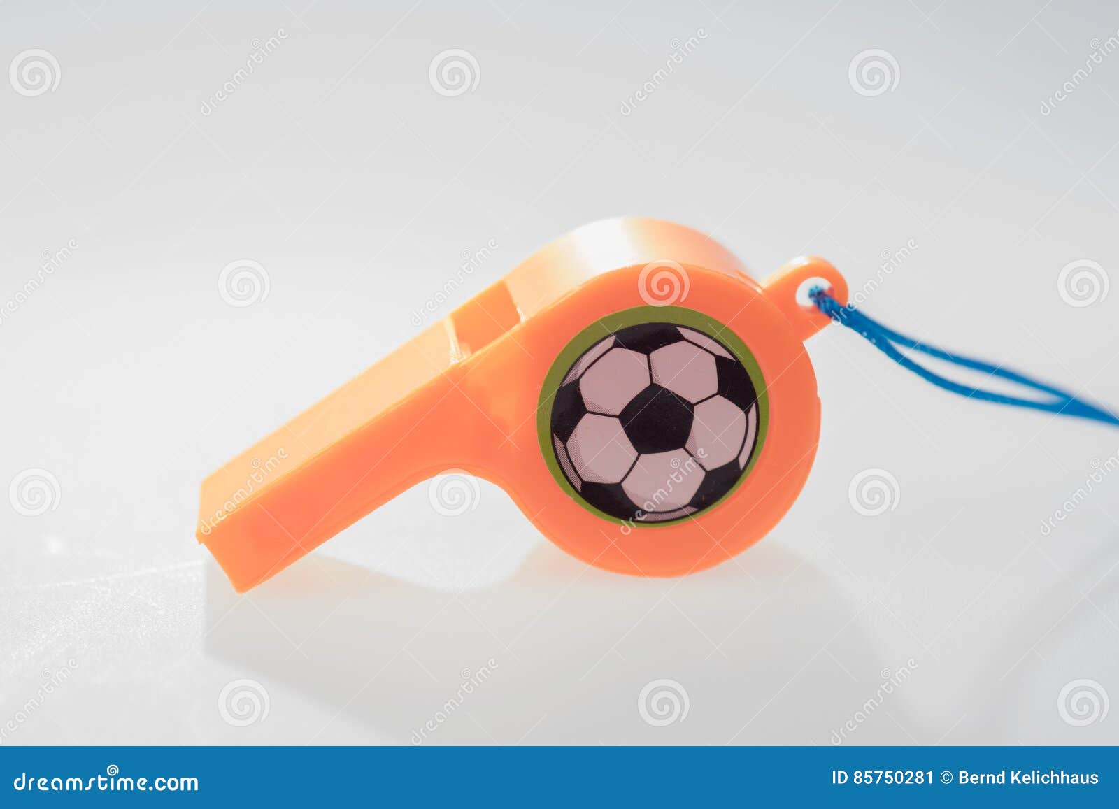 Gekleurd Plastic Fluitje Met Koord Op Wit Stock Afbeelding - Image of ...