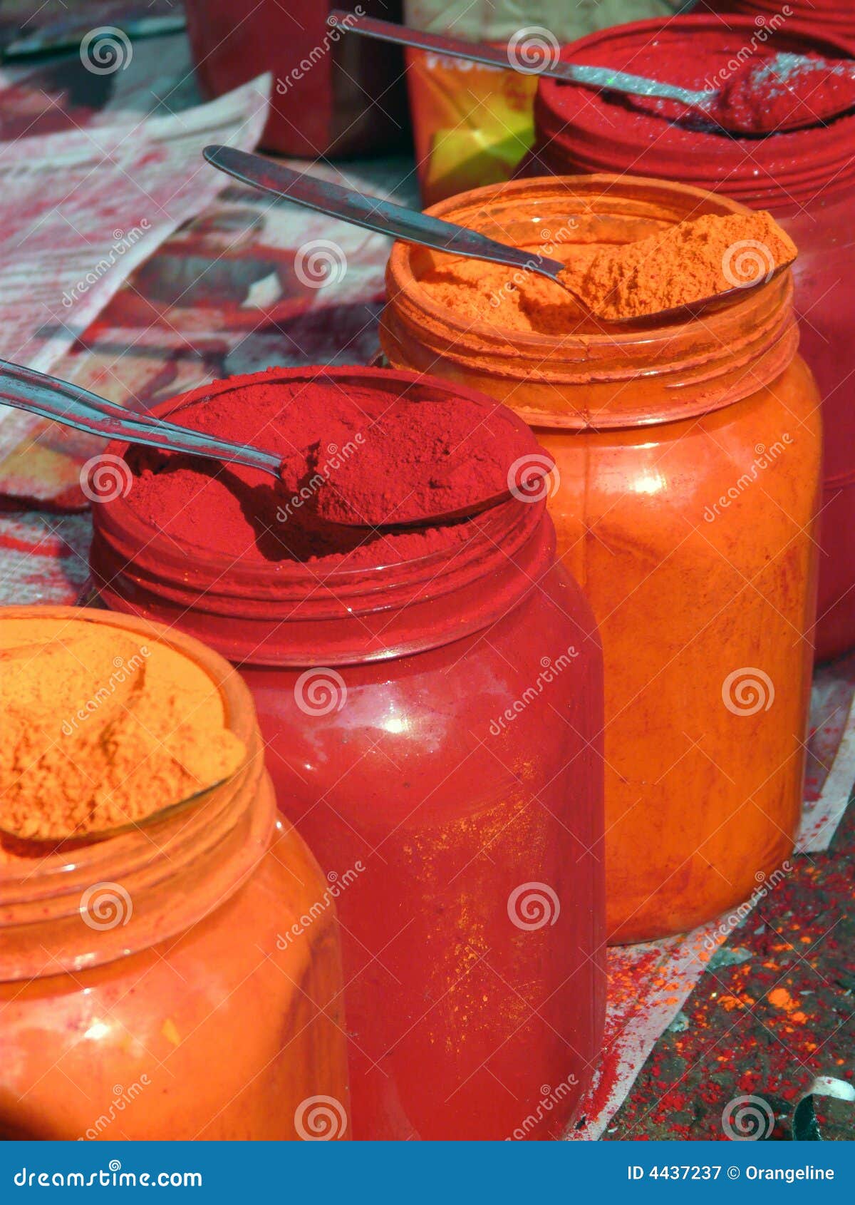 Gekleurd Poeder stock afbeelding. Image of manden, godsdienstig - 4437237