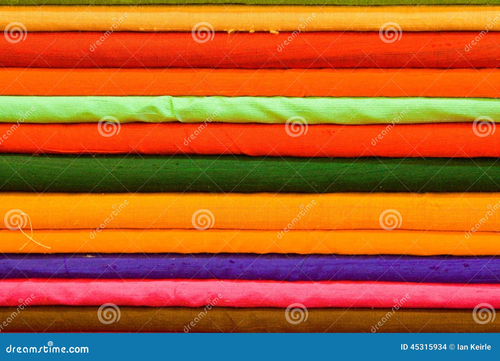 Gekleurde doek stock foto. Image of groen, kleermaker - 45315934