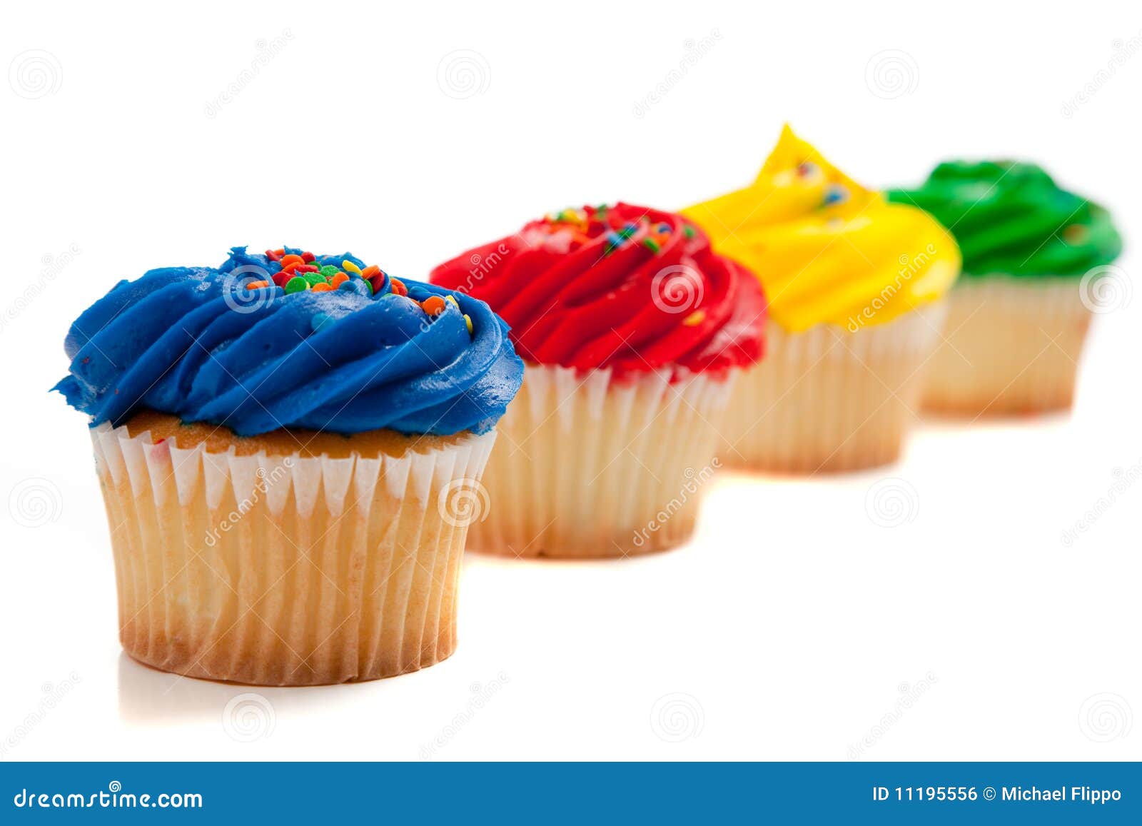 Gekleurde Regenboog Cupcakes Stock Foto - Image of cupcakes, vorsen ...
