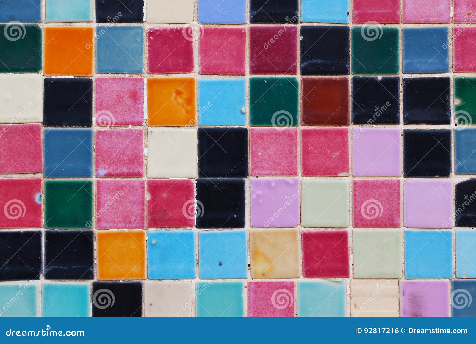 Gekleurde tegels stock foto. Image of muur, achtergrond - 92817216