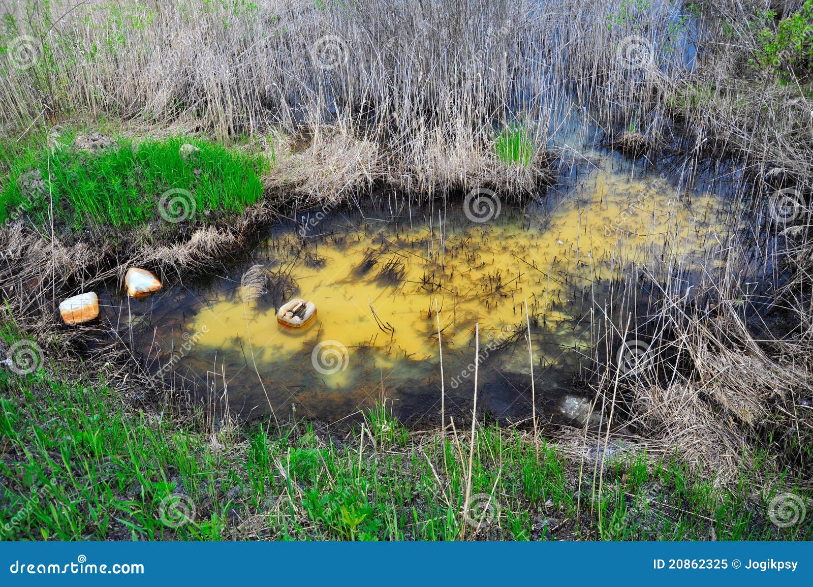 Gekleurde watervervuiling stock afbeelding. Image of gevaar - 20862325