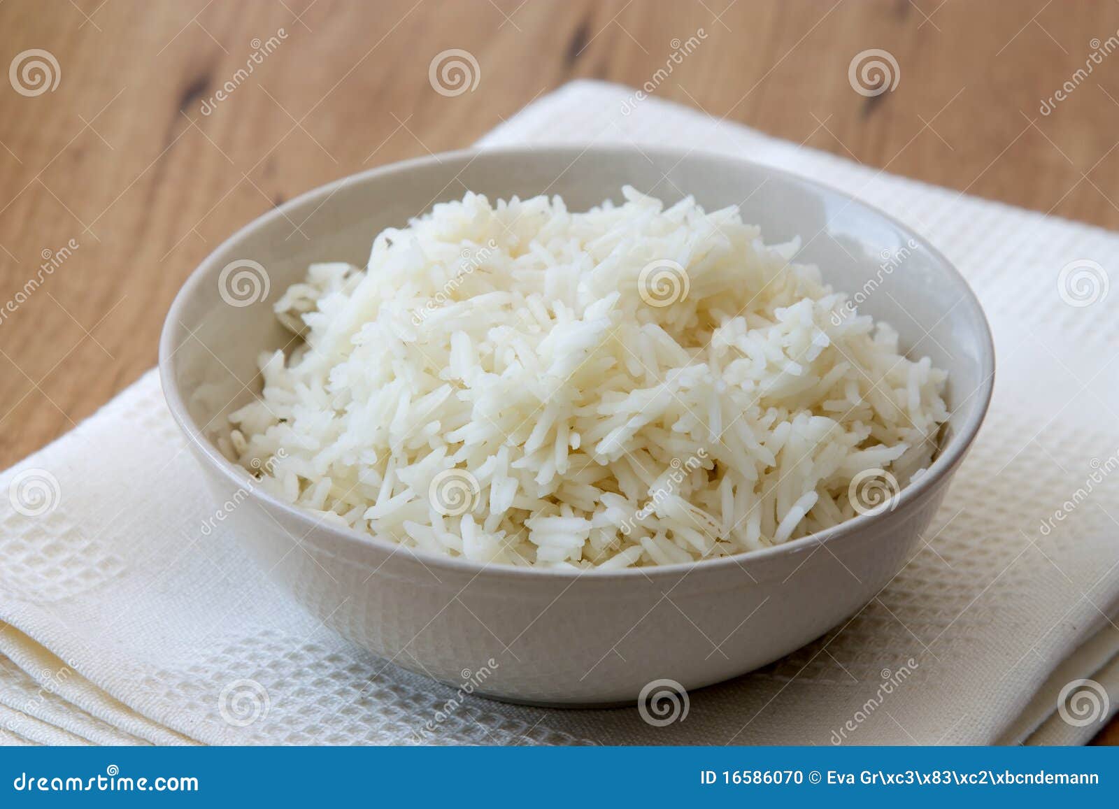 Gekochter Reis stockfoto. Bild von nahrung, vertikal - 16586070