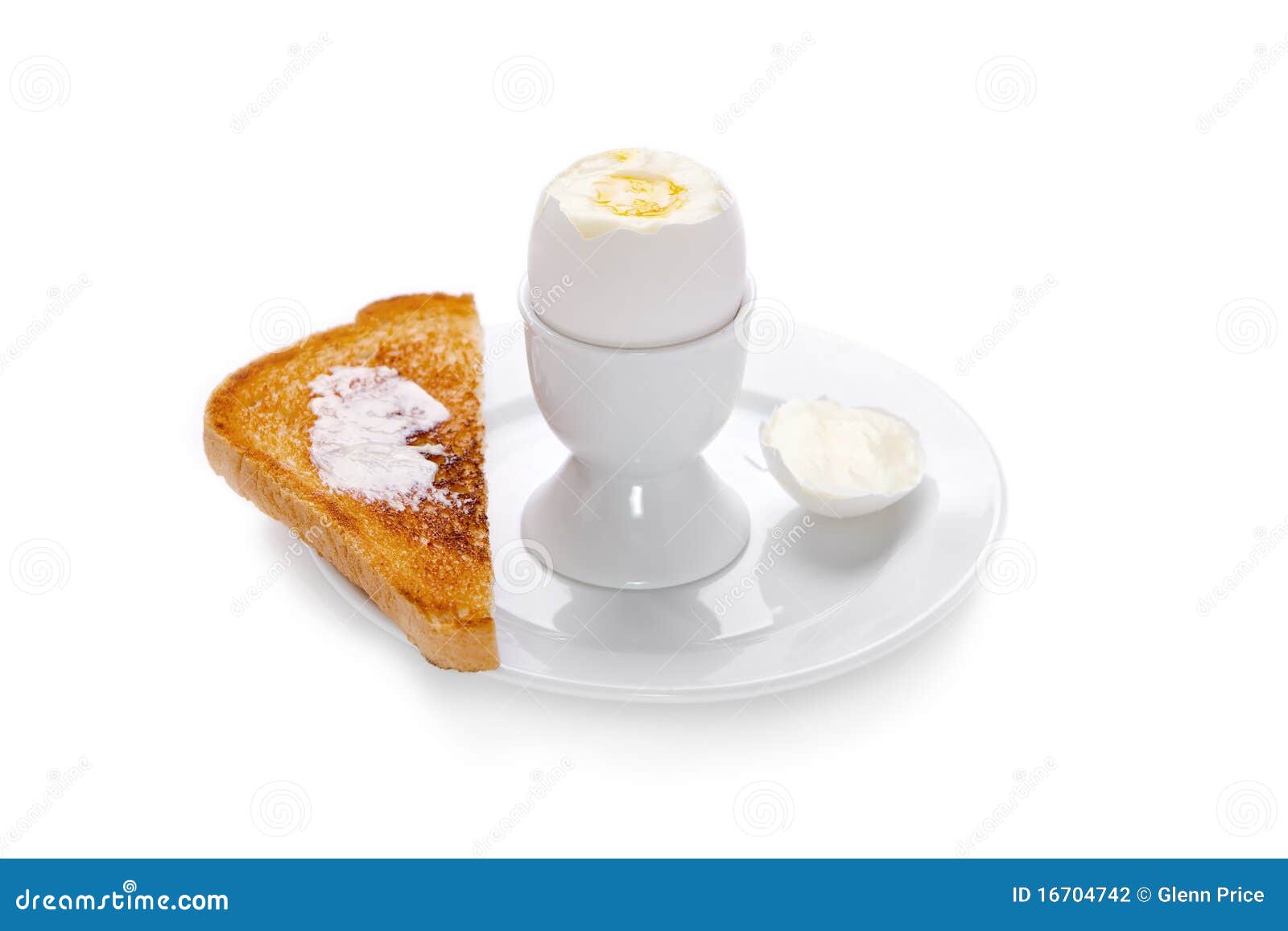 Gekochtes Ei mit Toast stockfoto. Bild von frühstück - 16704742