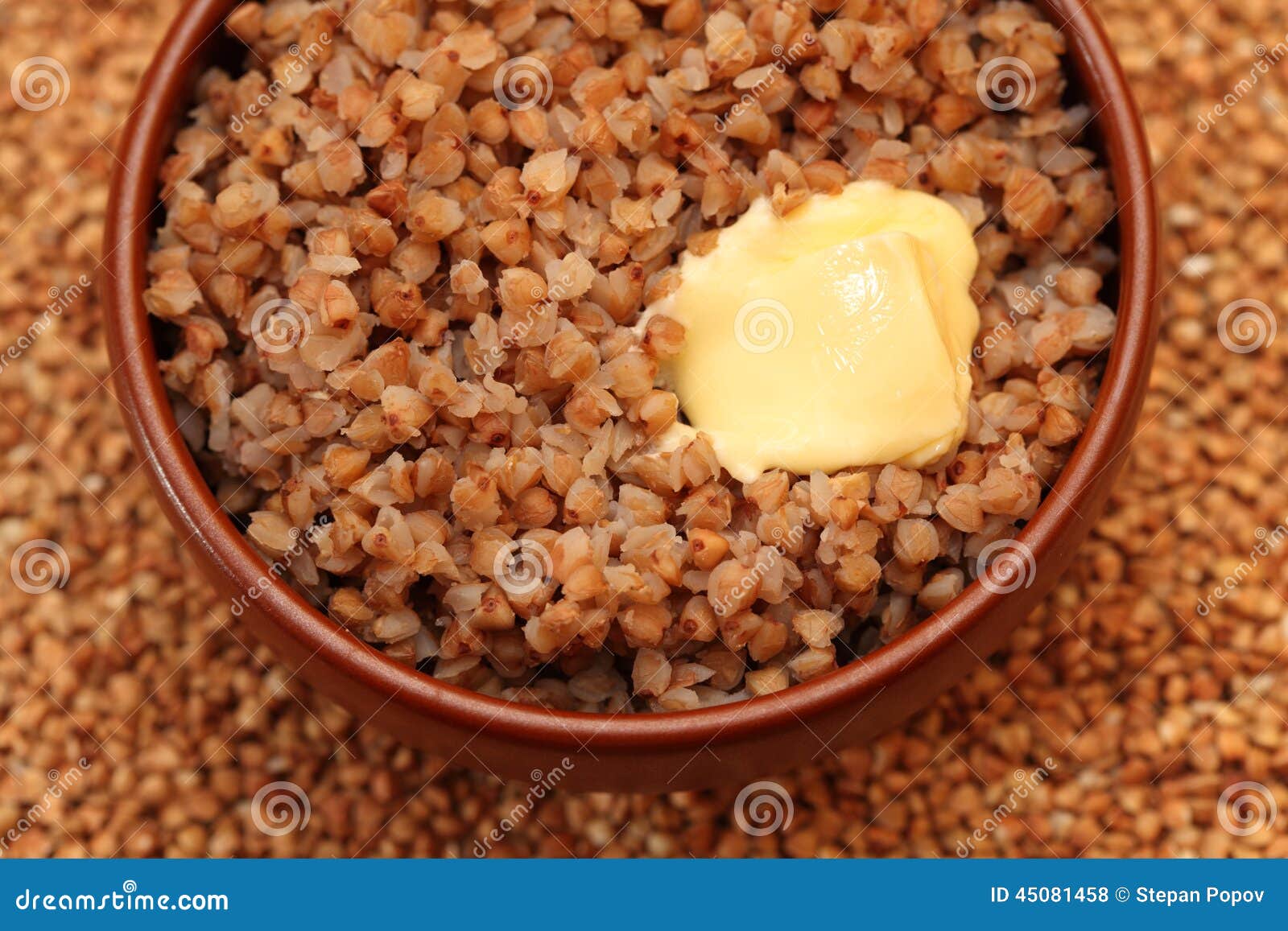 Gekookt boekweit in kom stock foto. Image of selectief - 45081458