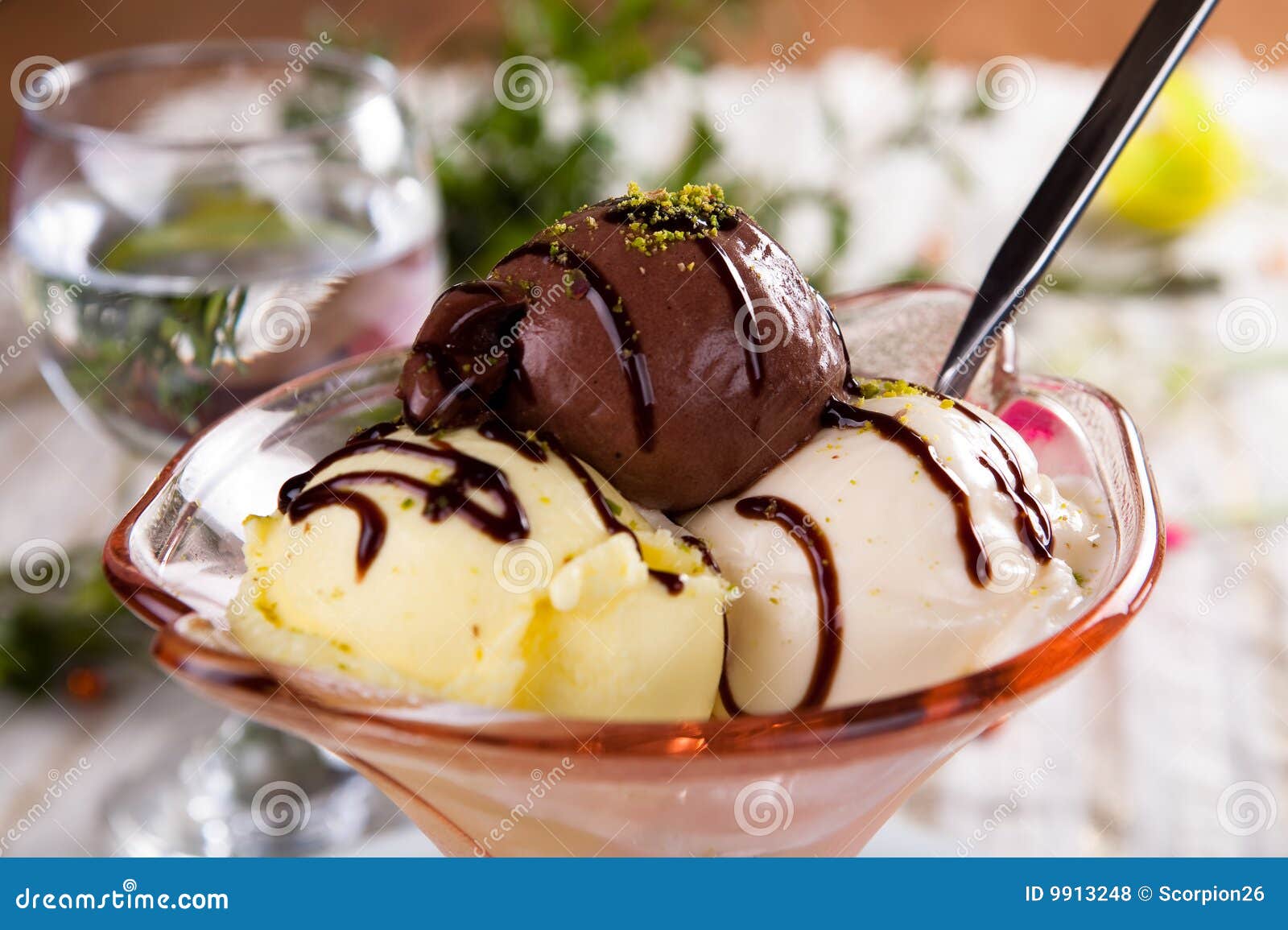 Gelado foto de stock. Imagem de refrescamento, leite, vidro - 9913248