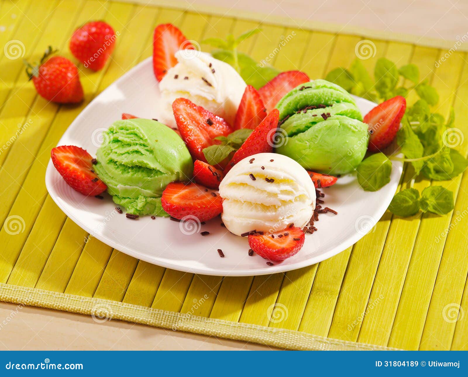 Gelato immagine stock. Immagine di congelato, cremoso - 31804189