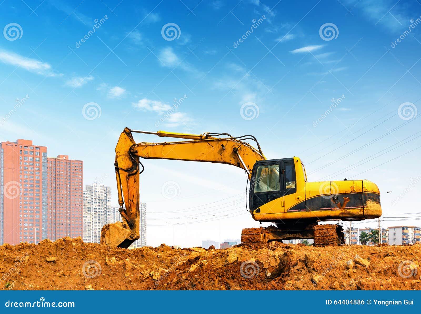 Gelber Bagger Auf Dem Standort Stockfoto - Bild von ausgraben, maschine ...